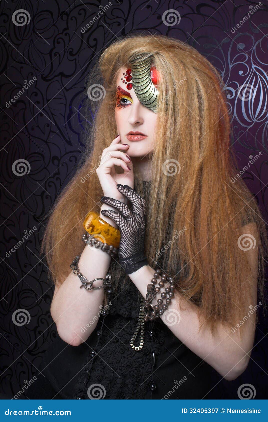 Fille borgne image stock. Image du décoratif, amusement - 32405397