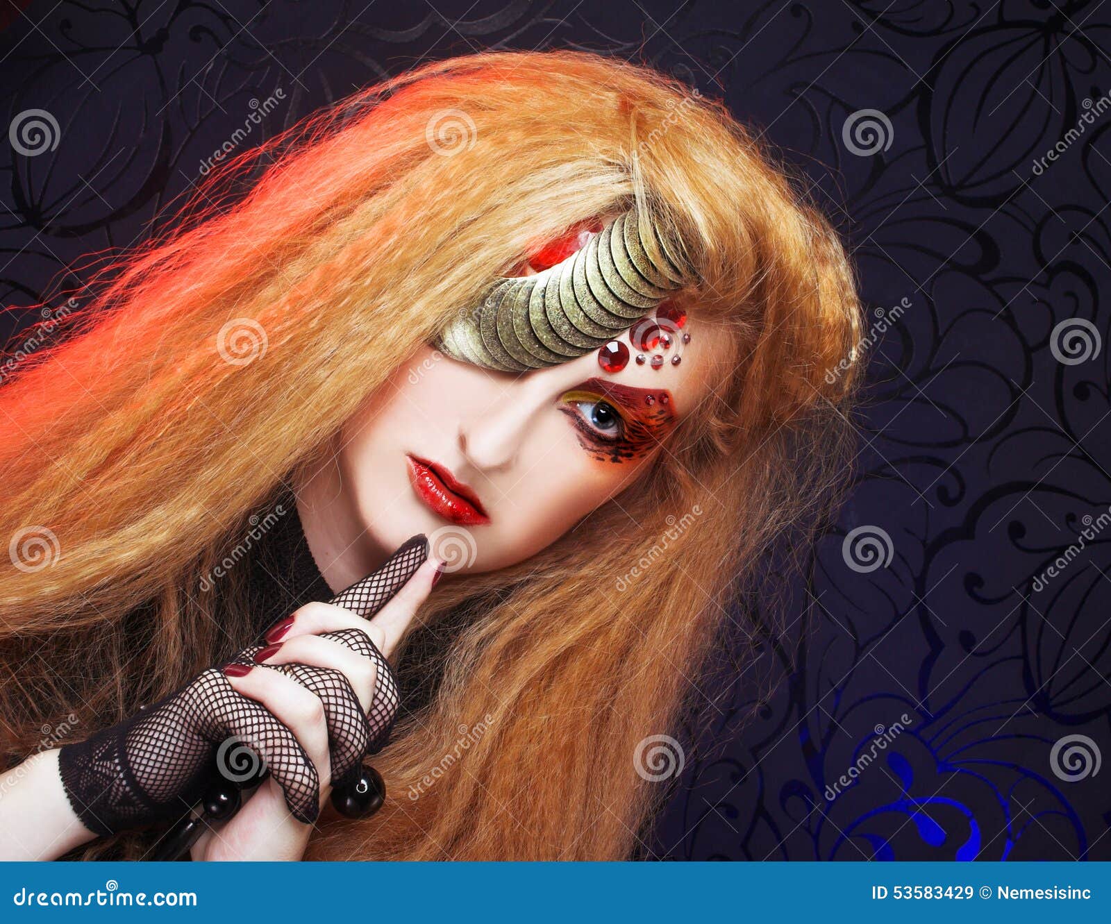 Fille borgne image stock. Image du adulte, charme, beauté - 53583429