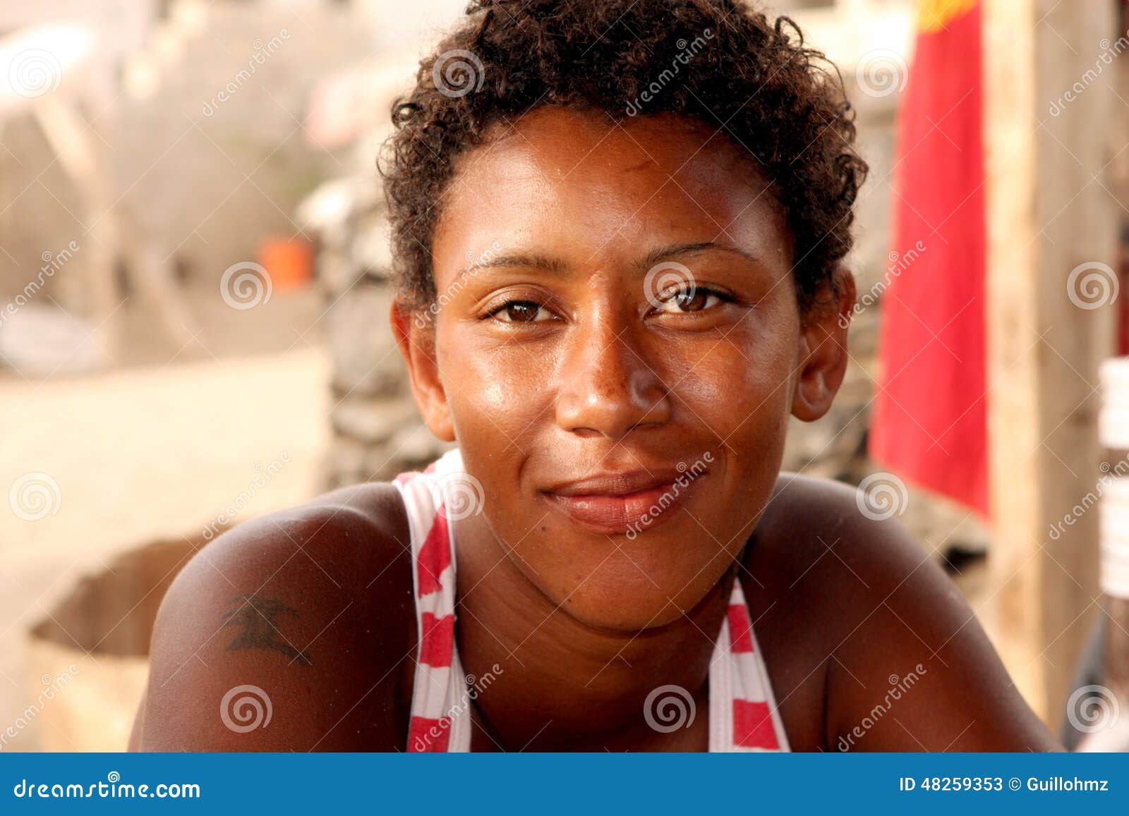 Fille cap-verdienne photo stock éditorial. Image du village - 48259353