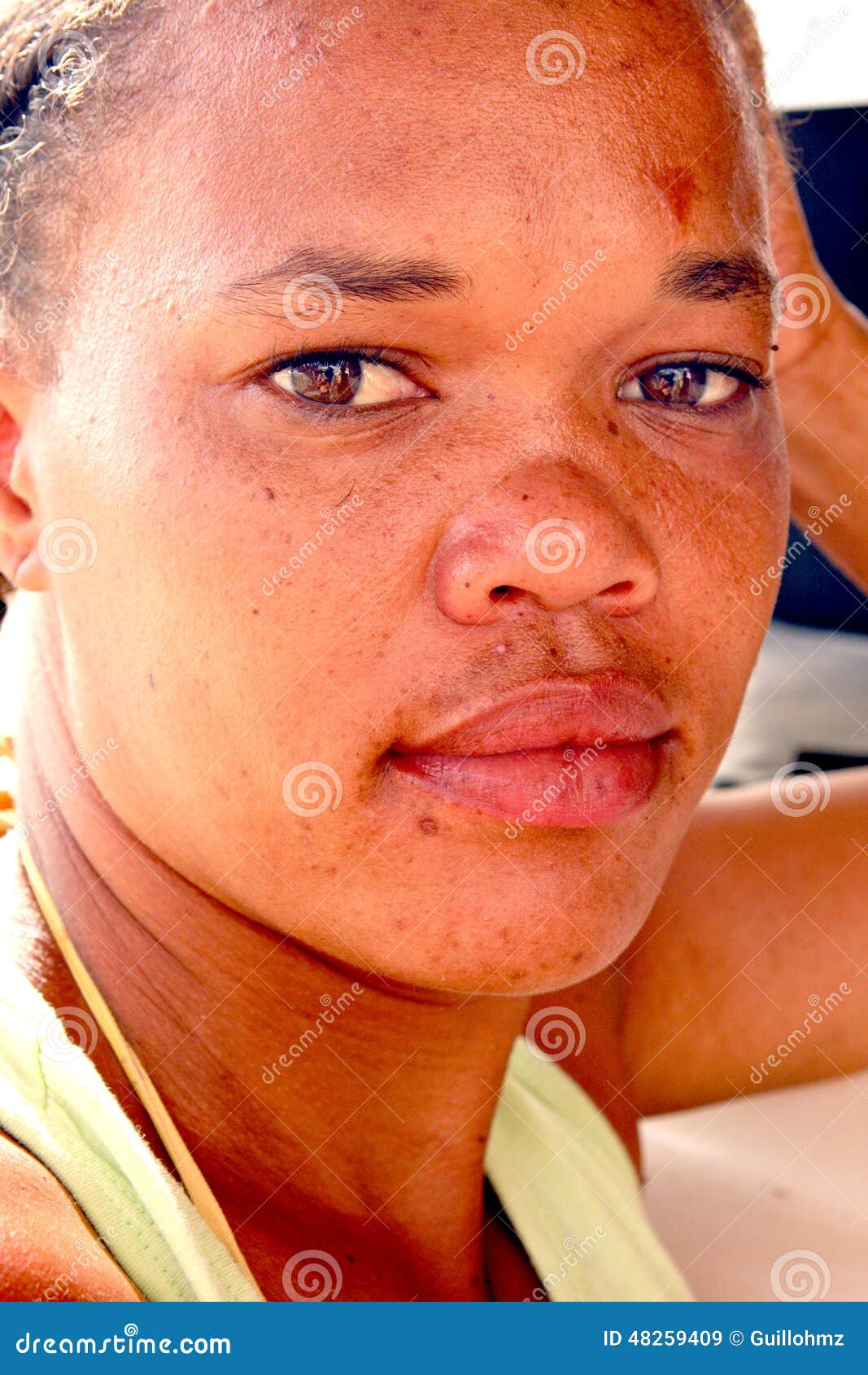 Fille cap-verdienne image stock éditorial. Image du marché - 48259409