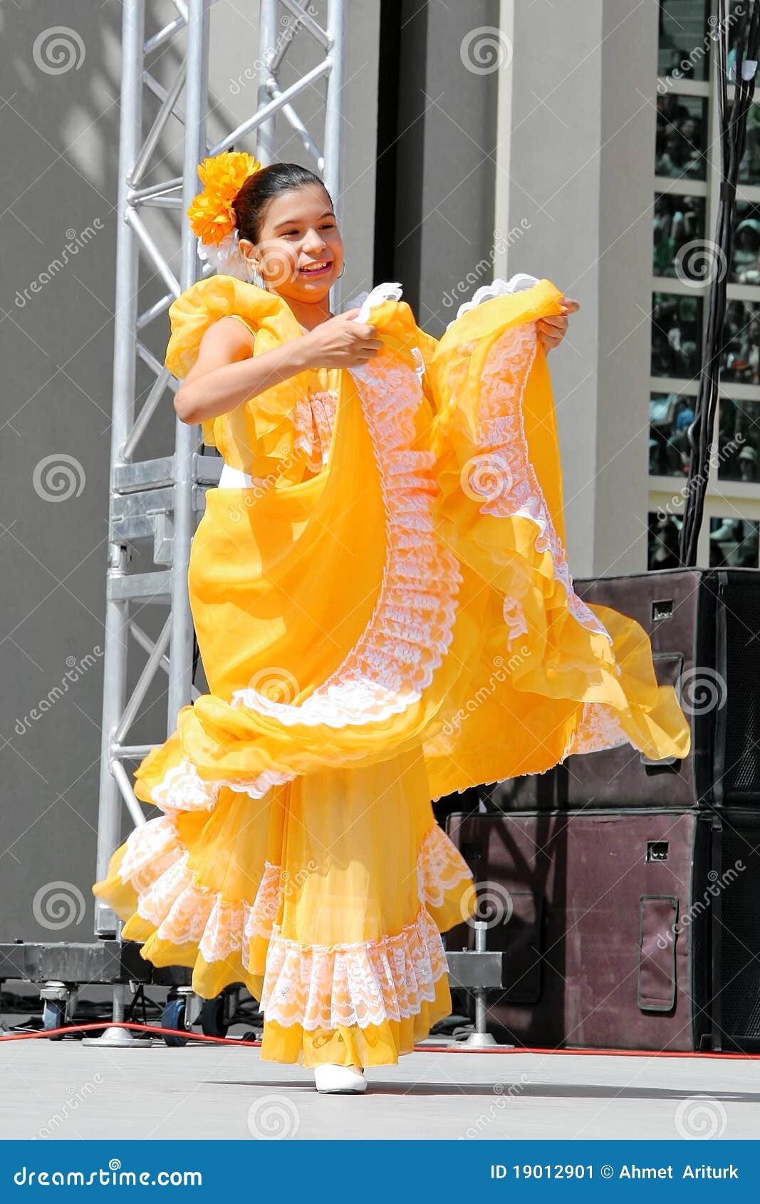 Fille colombienne photo éditorial. Image du concours - 19012901