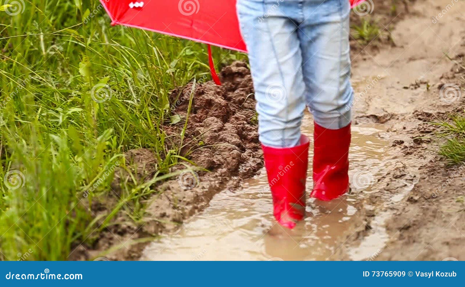 Fille Dans Des Bottes En Caoutchouc Clips Vidéos - Vidéo du extérieur ...