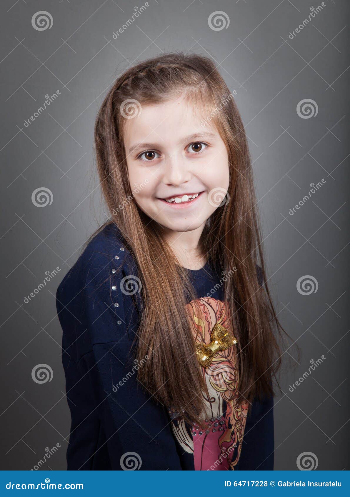 Fille de 8 ans photo stock. Image du robe, mode, visage - 64717228