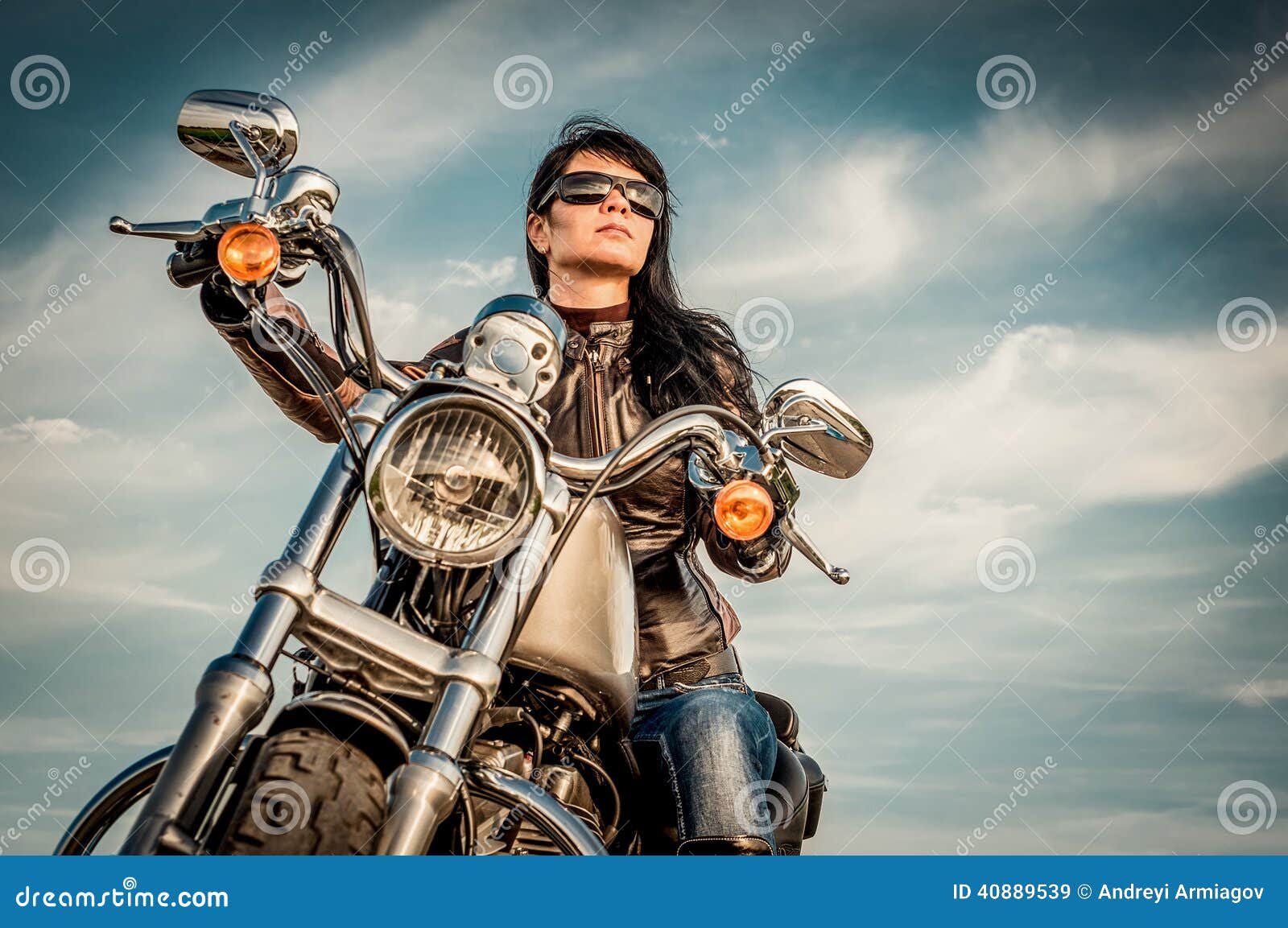 Fille De Cycliste Sur Une Moto Image Stock Image Du Fille Femelles