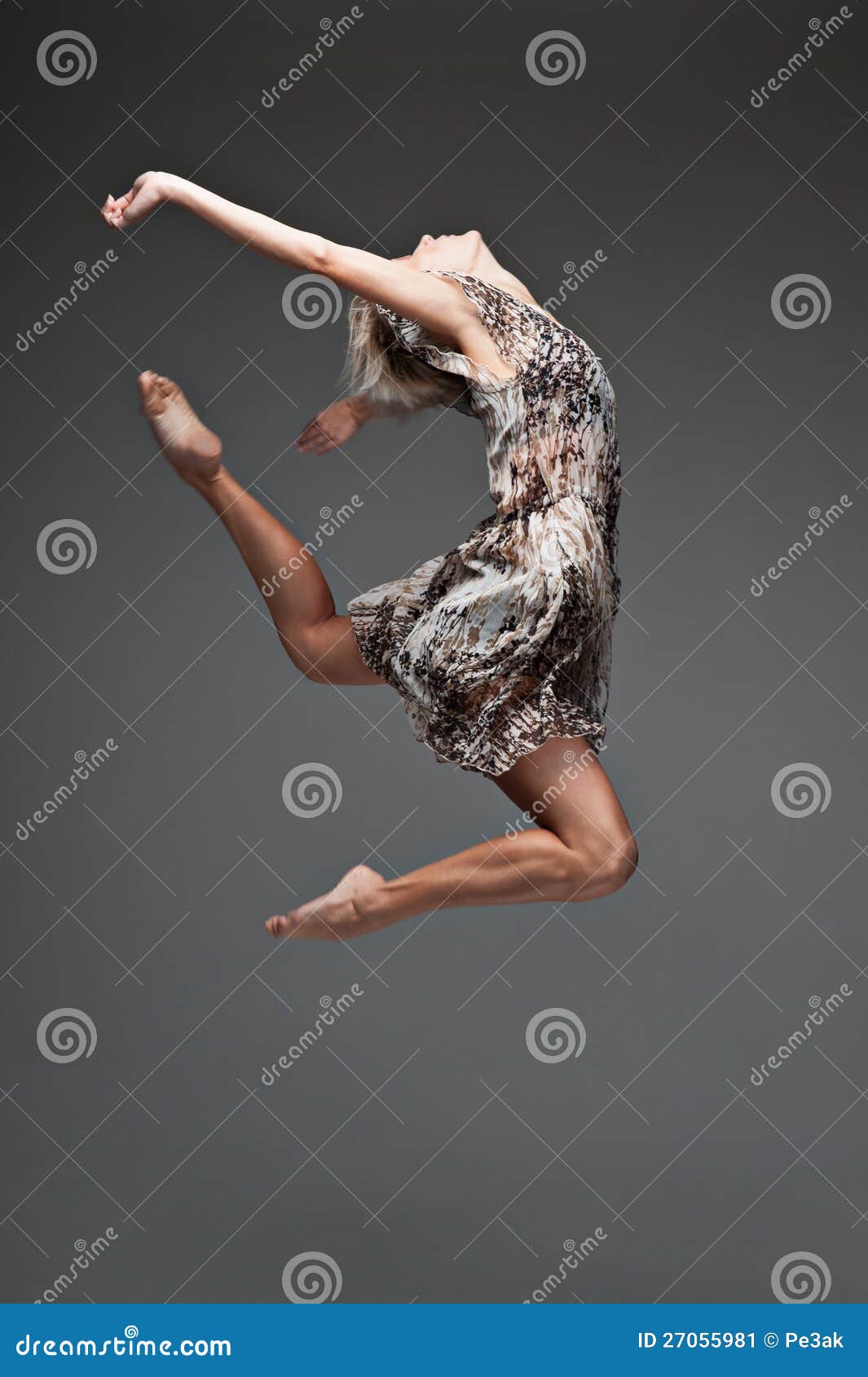 Fille De Danse Moderne De Type Image stock - Image du pose, femelle ...