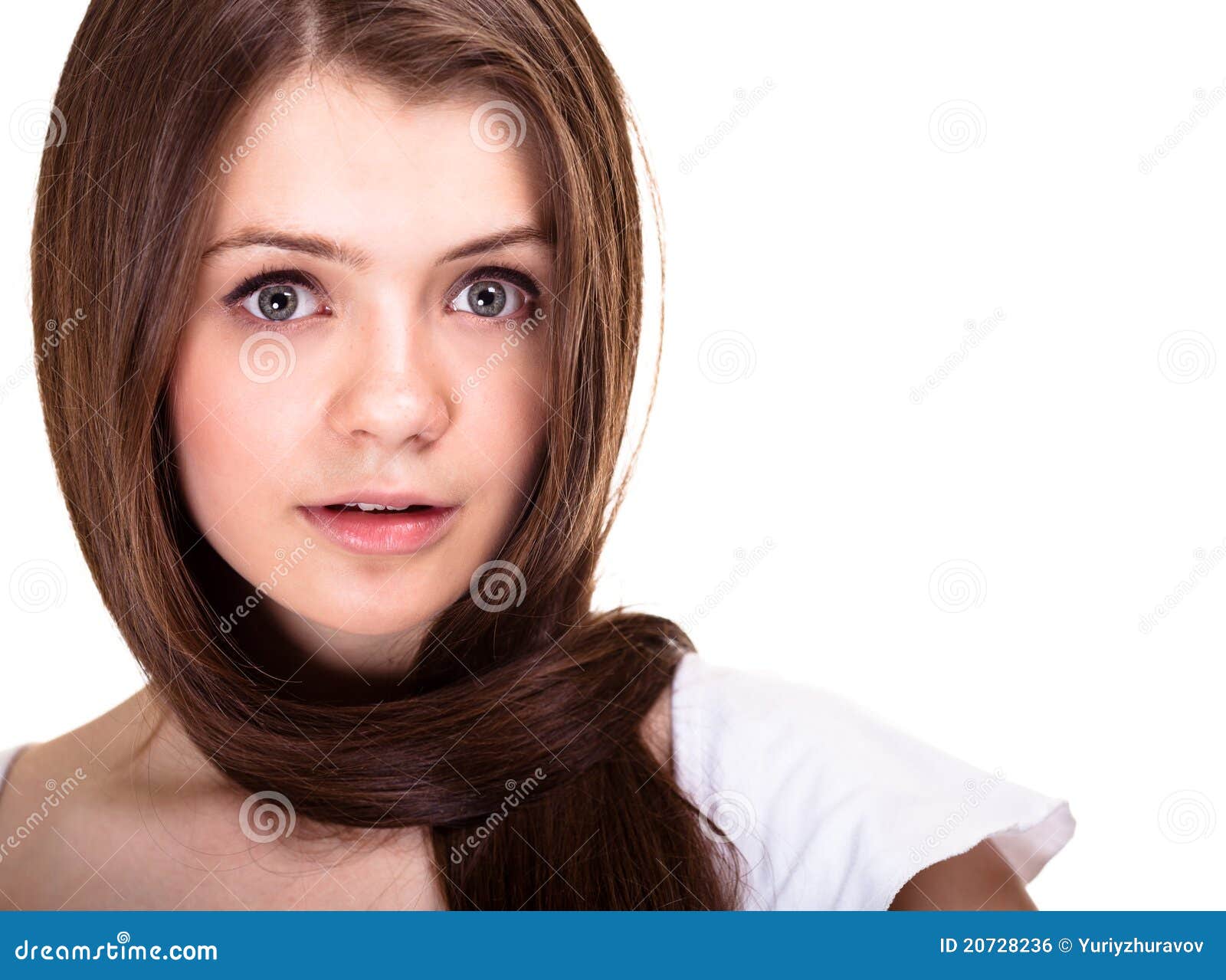 Fille De Ladolescence Avec De Longs Poils Et Peau Propre Photo Stock