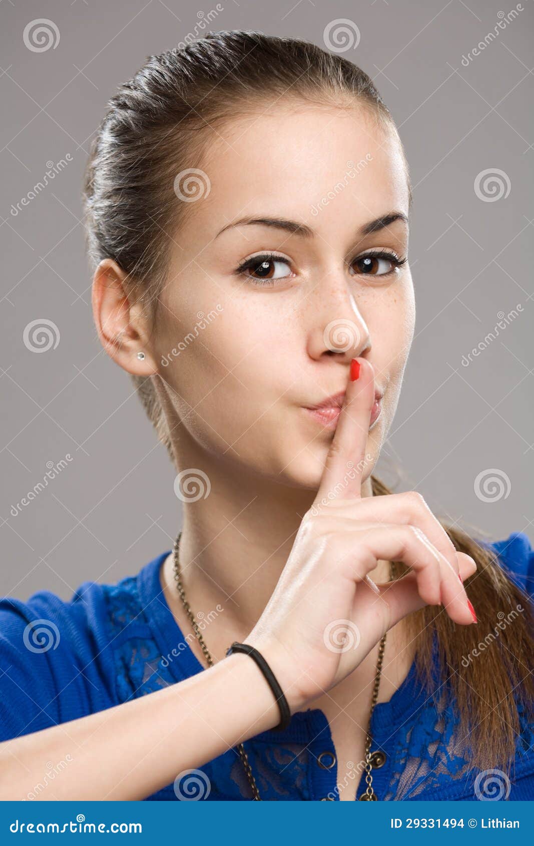 Fille De Ladolescence De Jeune Brune Mignonne Photo Stock Image Du