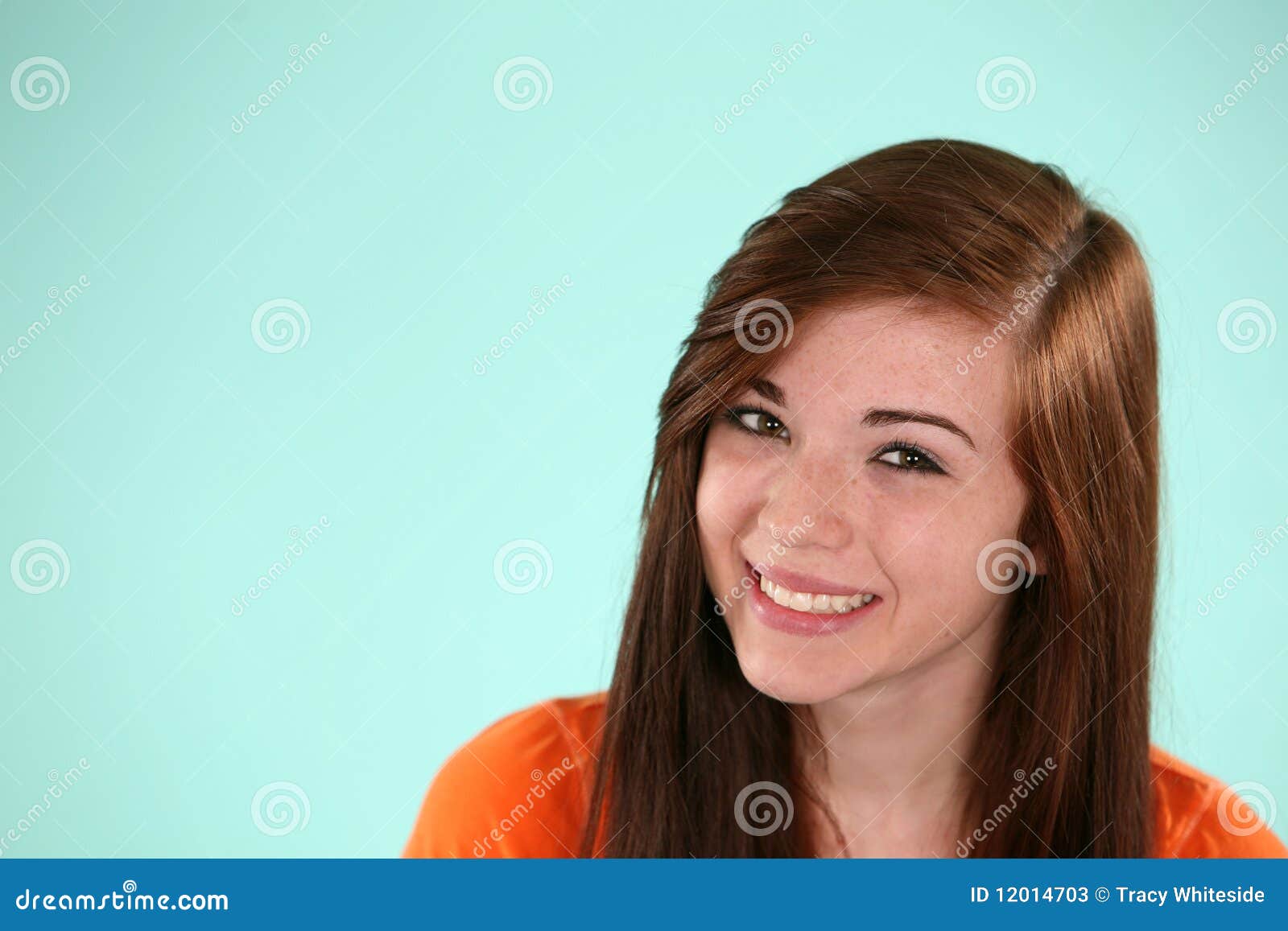 Fille De Ladolescence De Sourire Image Stock Image Du Fille Couleur
