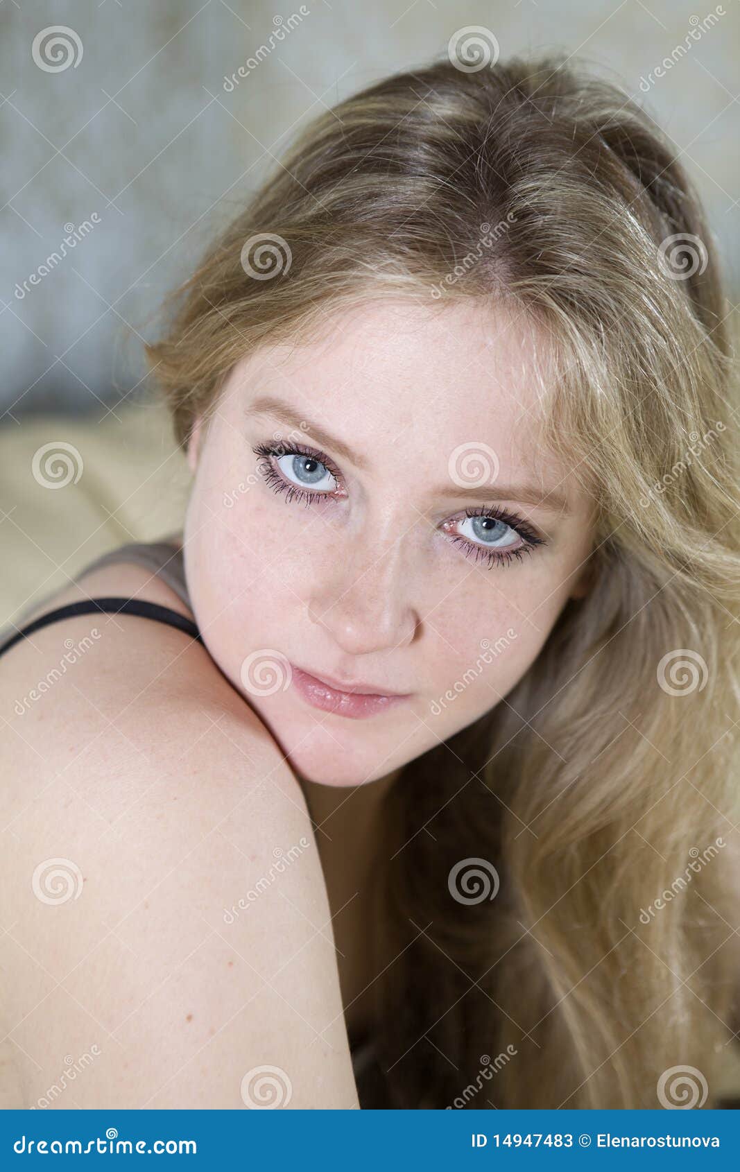 Fille De Ladolescence Seule Blonde Triste Image Stock Image Du Seul