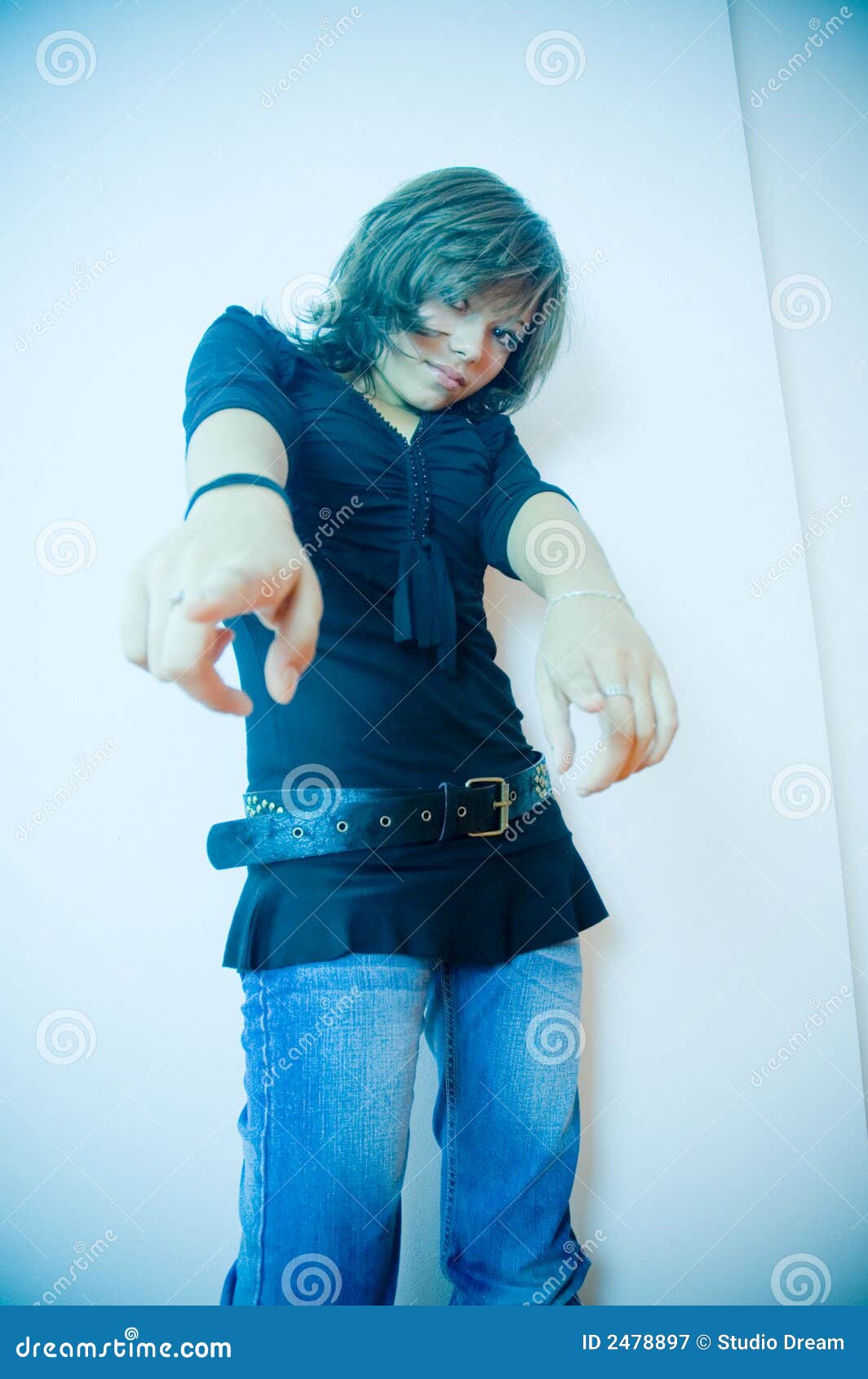 Fille Dirigeant Des Doigts Image Stock Image Du Denim 2478897