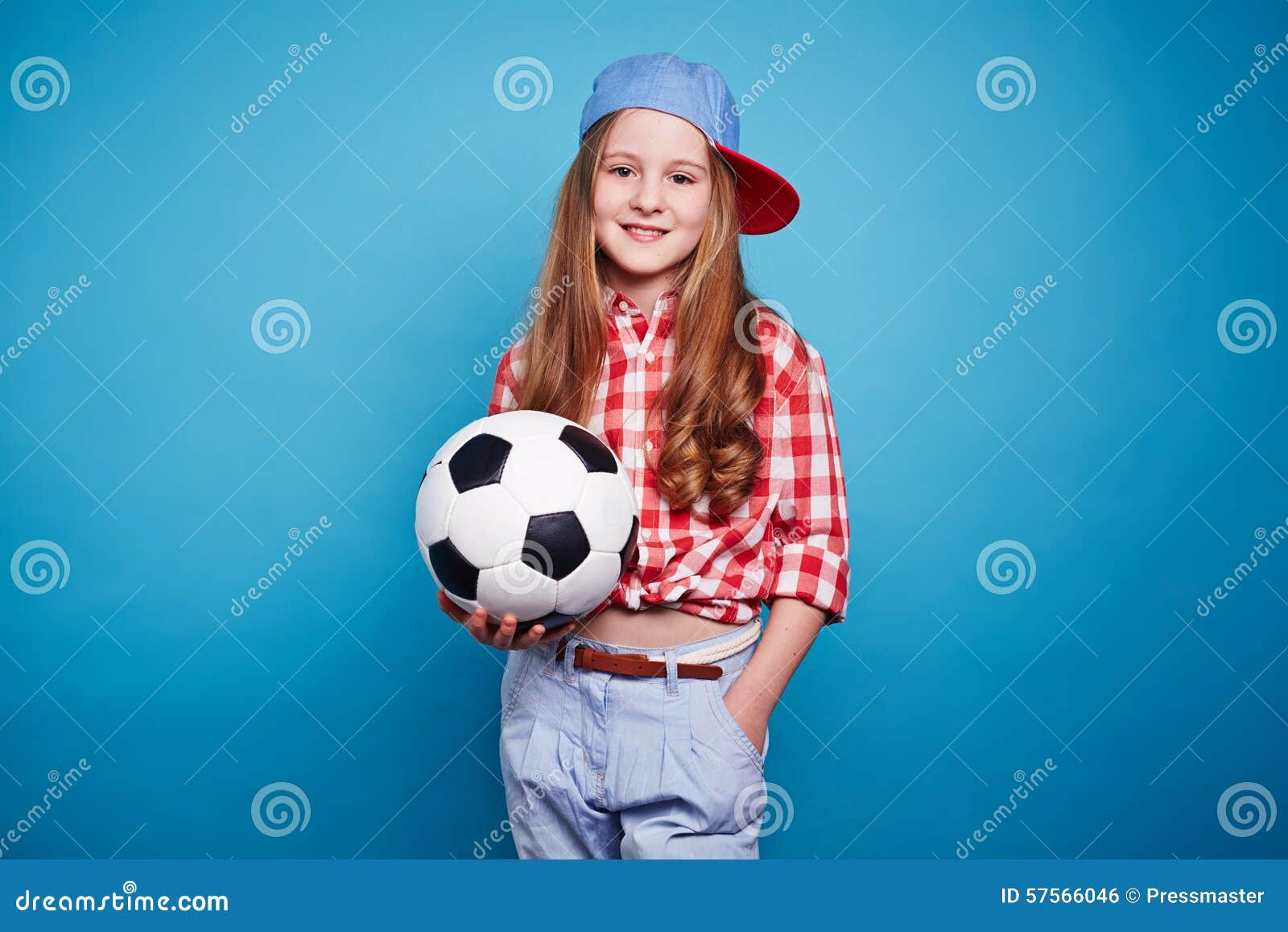 Fille du football photo stock. Image du fille, heureux - 57566046