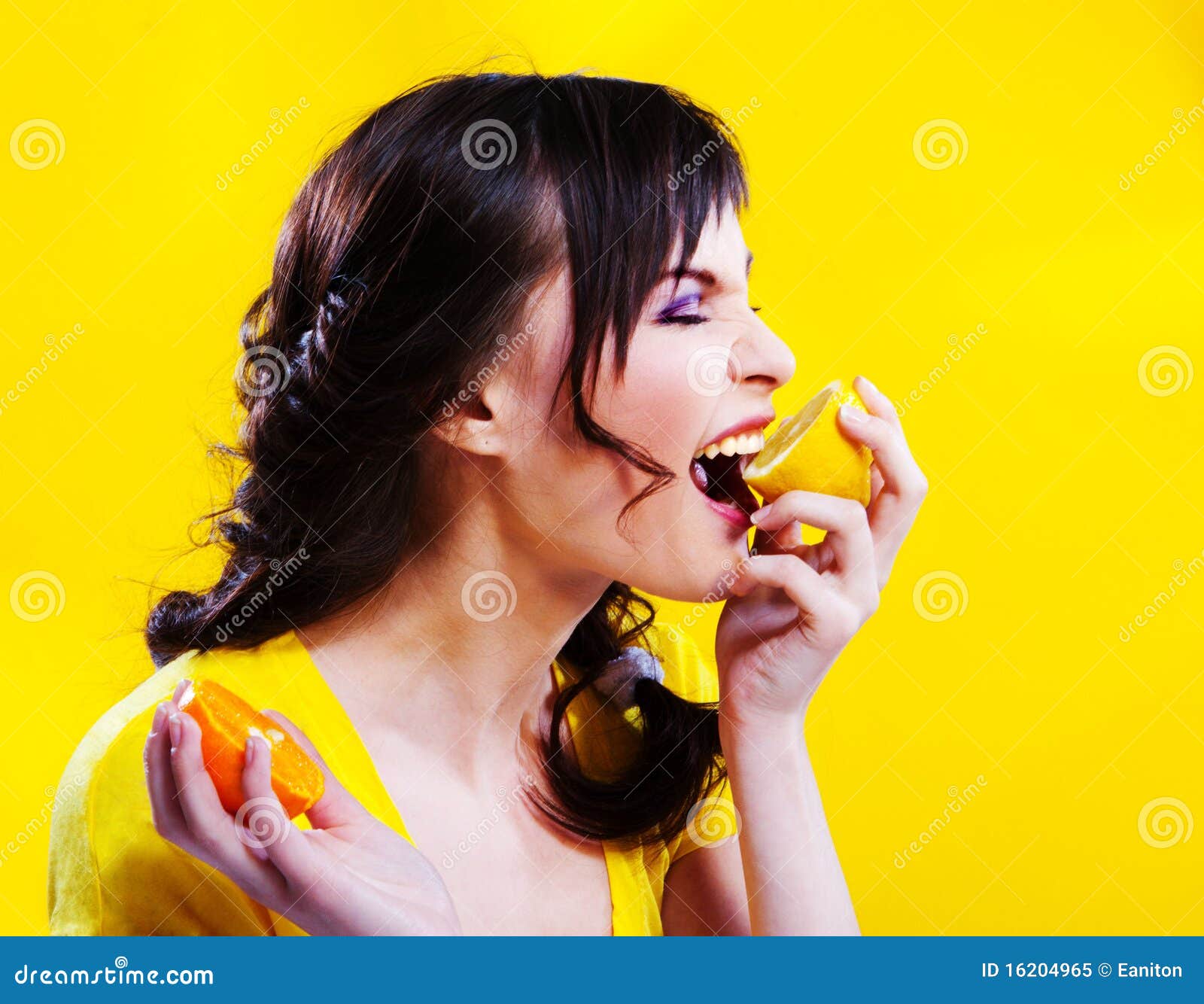 Fille intelligente image stock. Image du citron, effectuez - 16204965