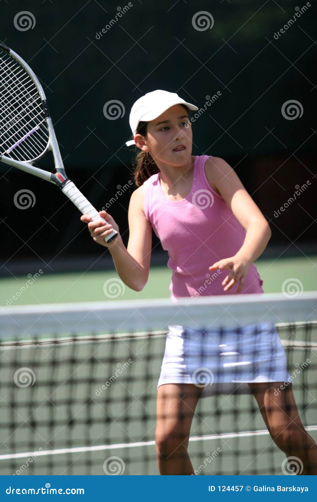 Fille jouant au tennis image stock. Image du tennis, vivre - 124457