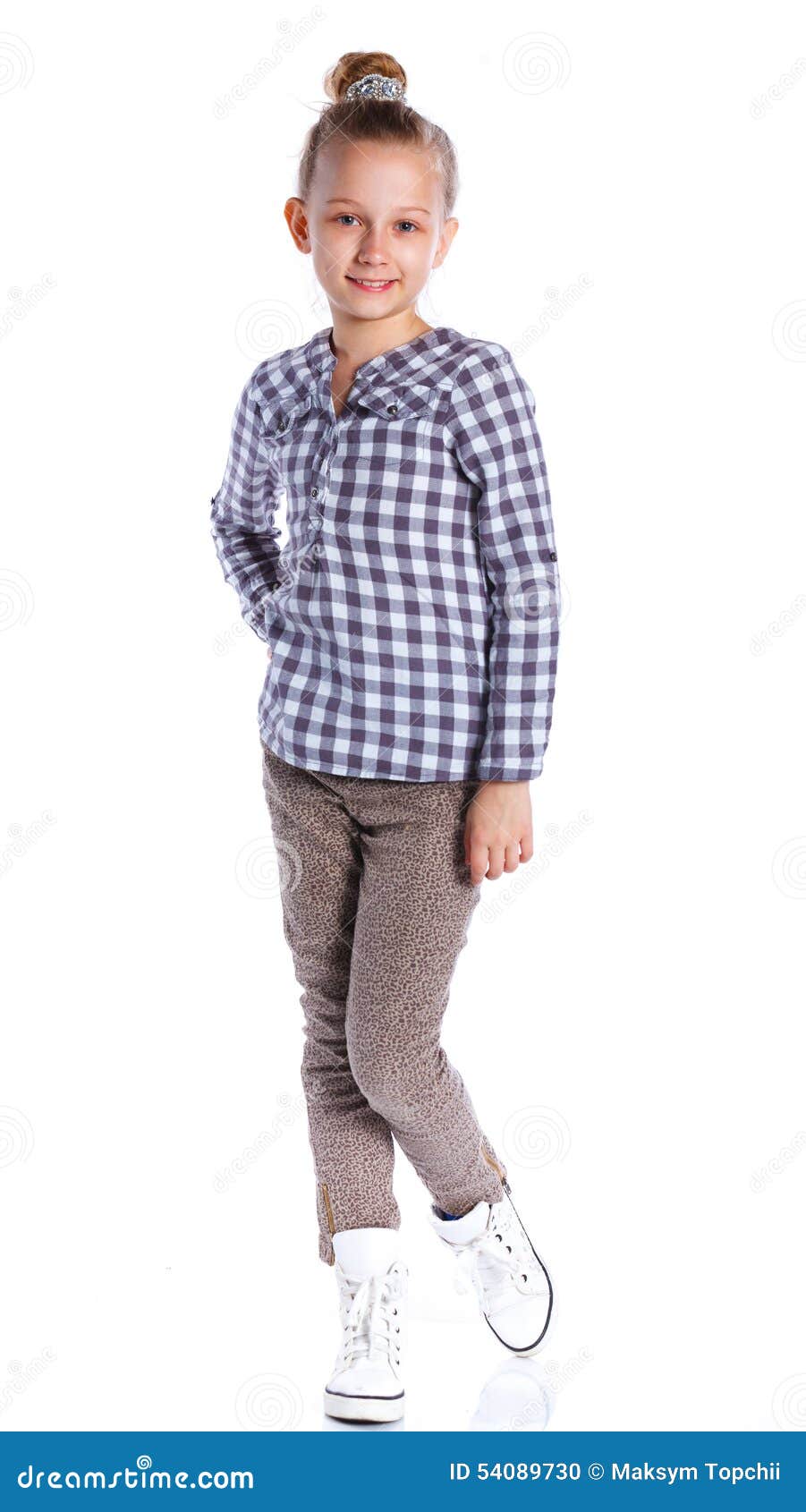 Fille Posant Dans Le Studio Photo stock - Image du costume, gosse: 54089730