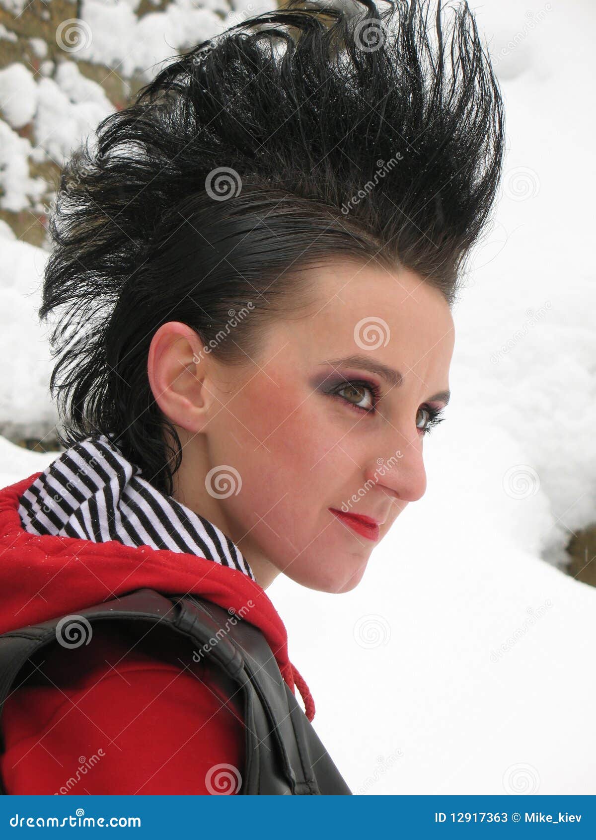 Fille punke image stock. Image du jeunesse, amusement - 12917363