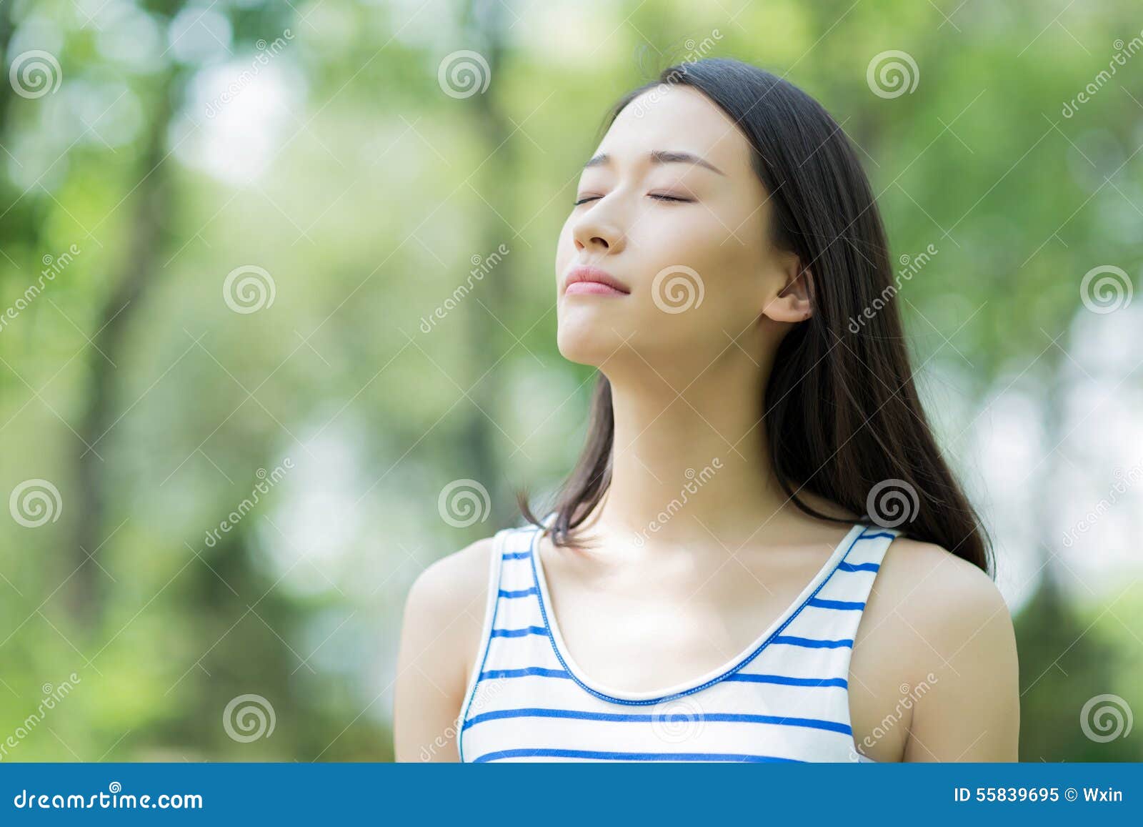 Fille respirant image stock. Image du appréciez, méditation - 55839695