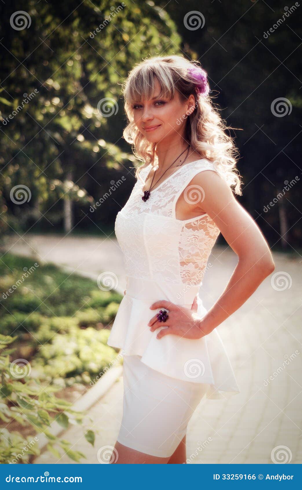 Fille Sexy Dans La Robe Blanche De Dentelle Photo Stock Image Du