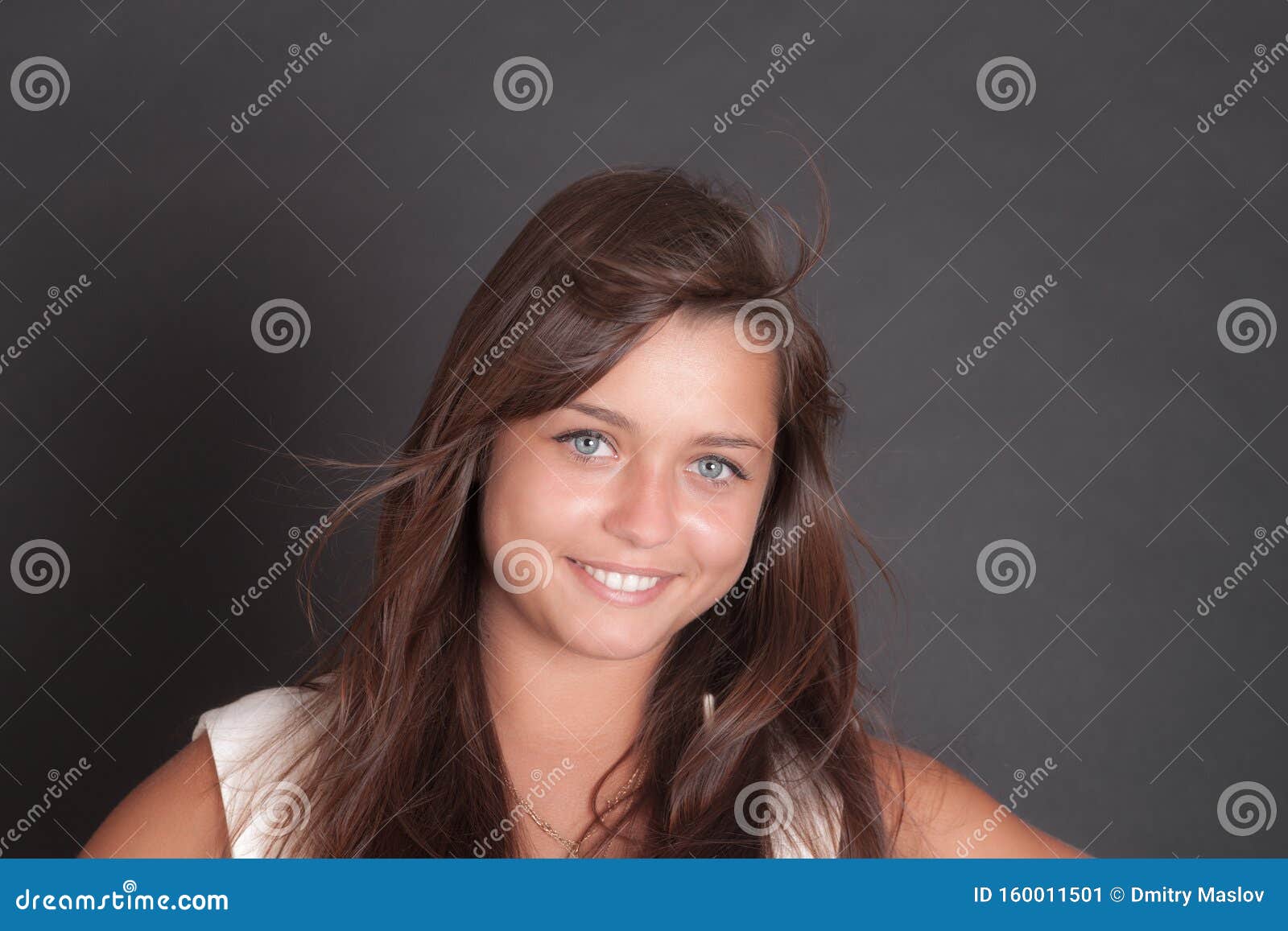 Fille souriante image stock. Image du femme, personne - 160011501