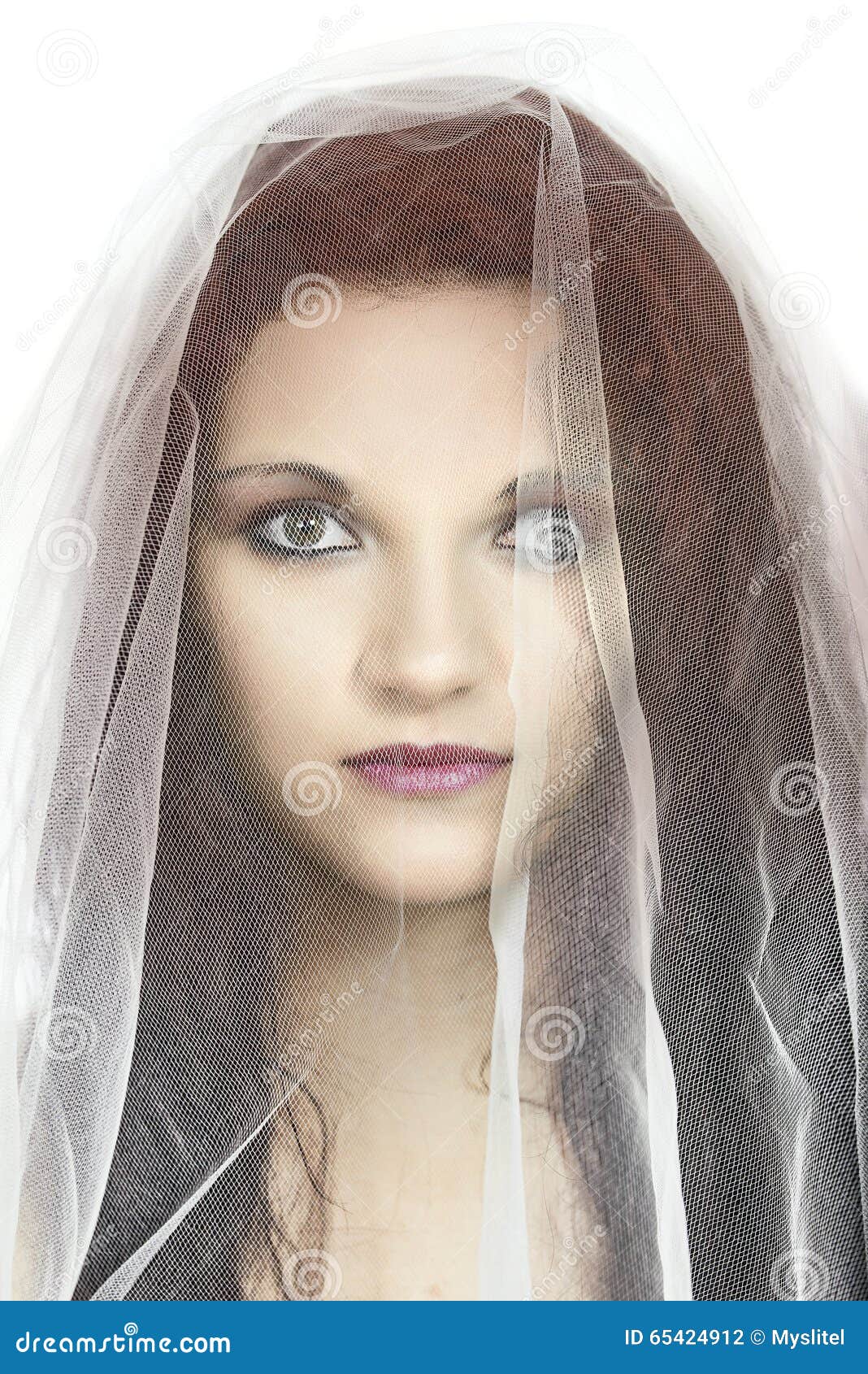 Fille sous le voile photo stock. Image du modèle, tchèque - 65424912