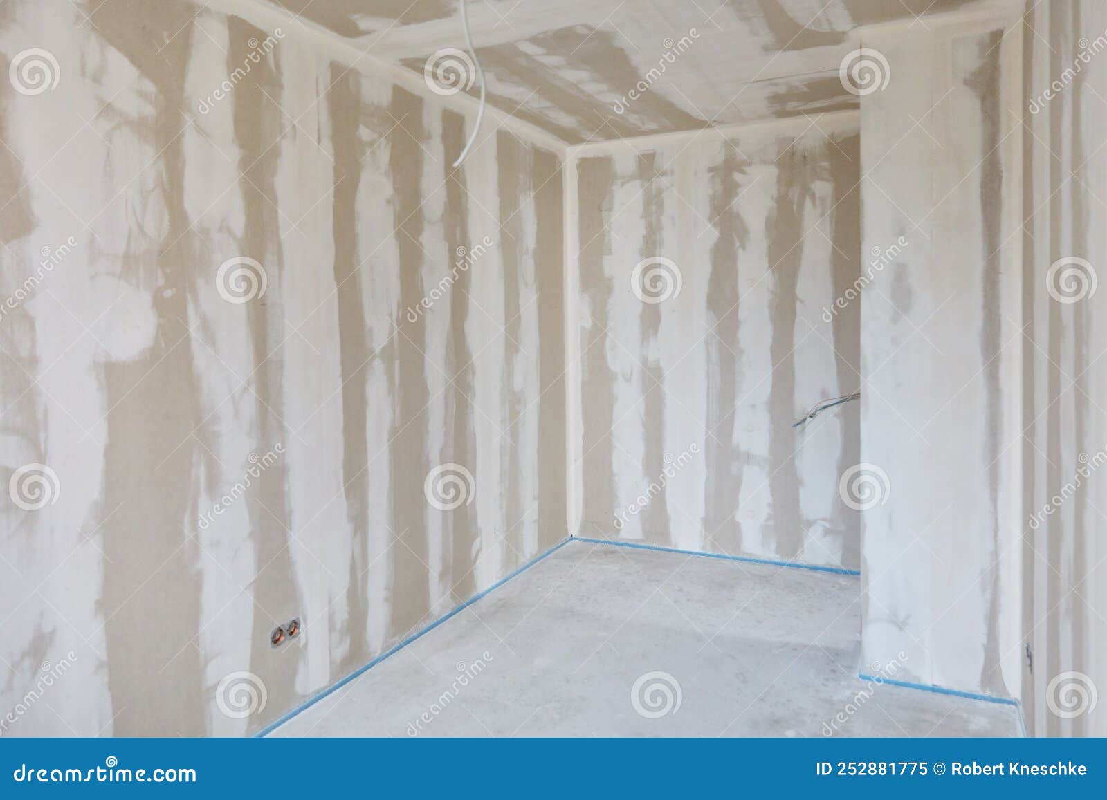 Filler Work on the Wall and Ceiling in a Room with a Corner Stock Image ...