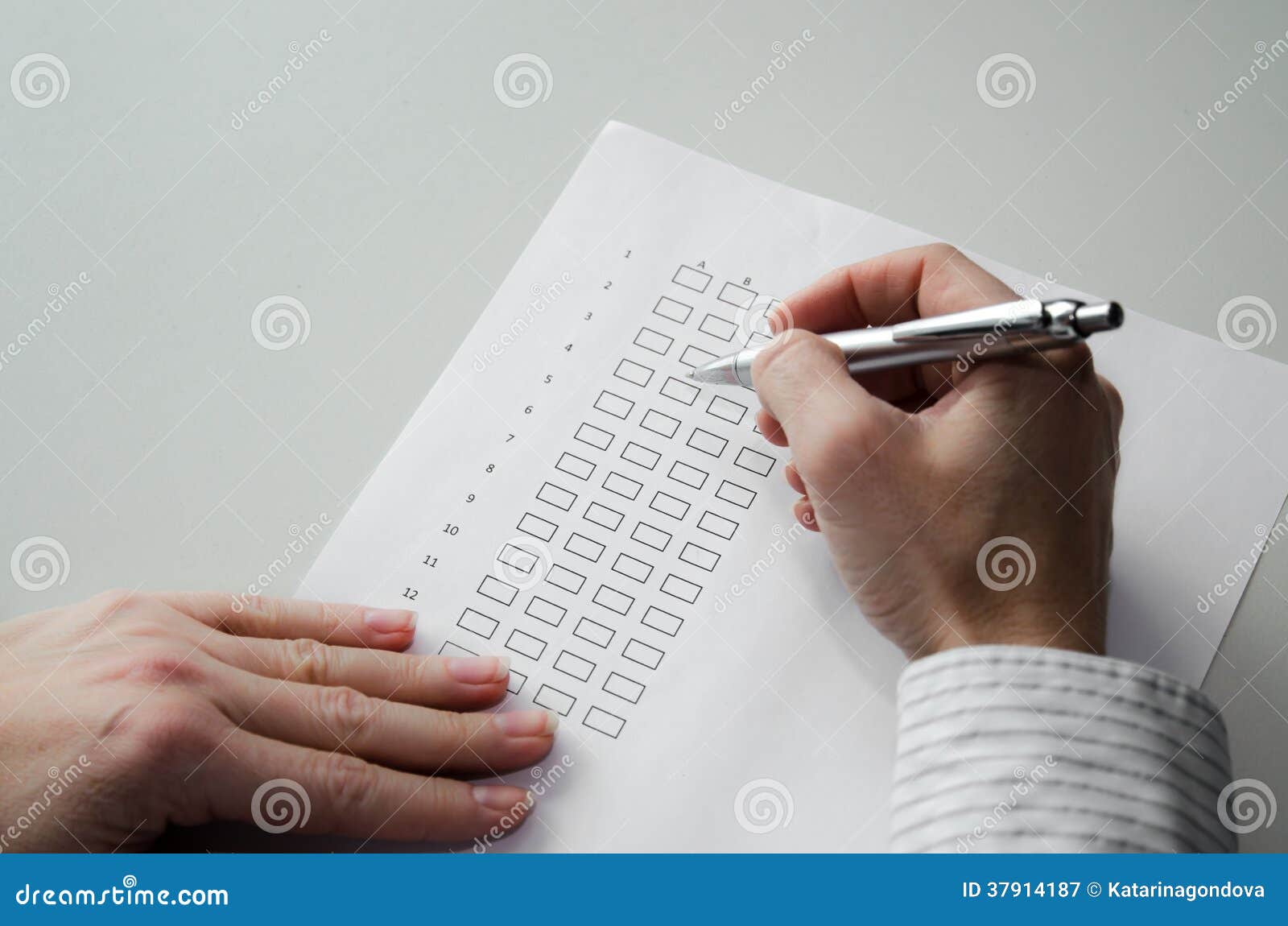Filling a questionnaire stock image. Image of check, quality - 37914187