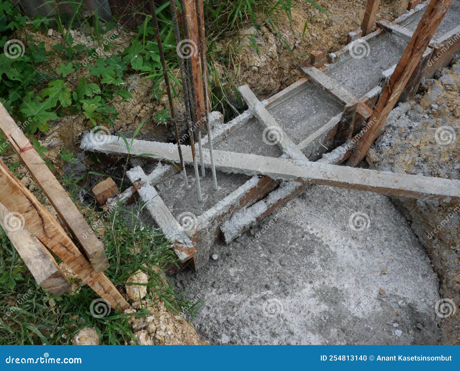 Filling Reinforced Beam with the Concrete Reinforcement Frame, Timber ...