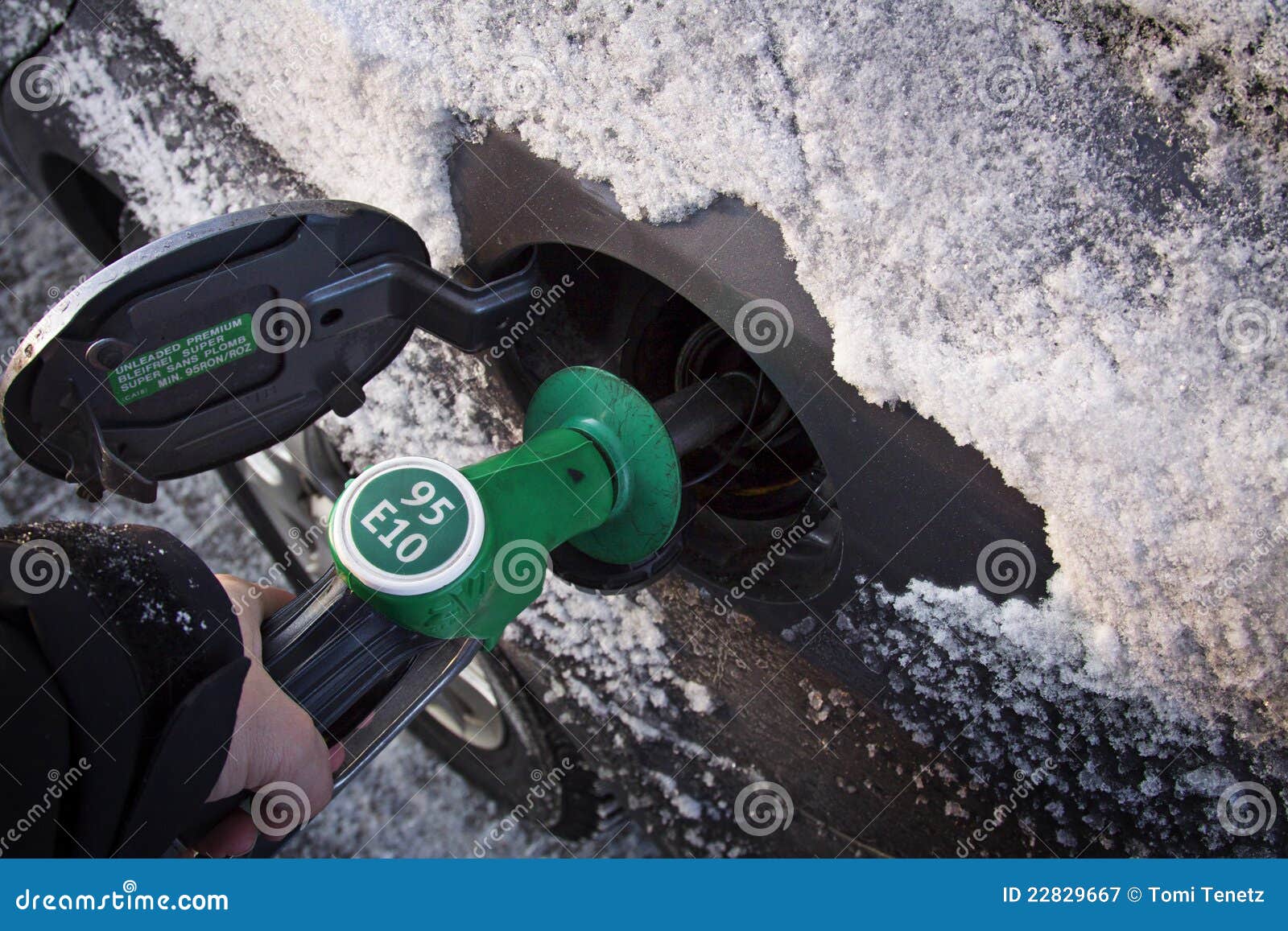 Filling the Tank with 95 E10 Editorial Photography - Image of octane ...