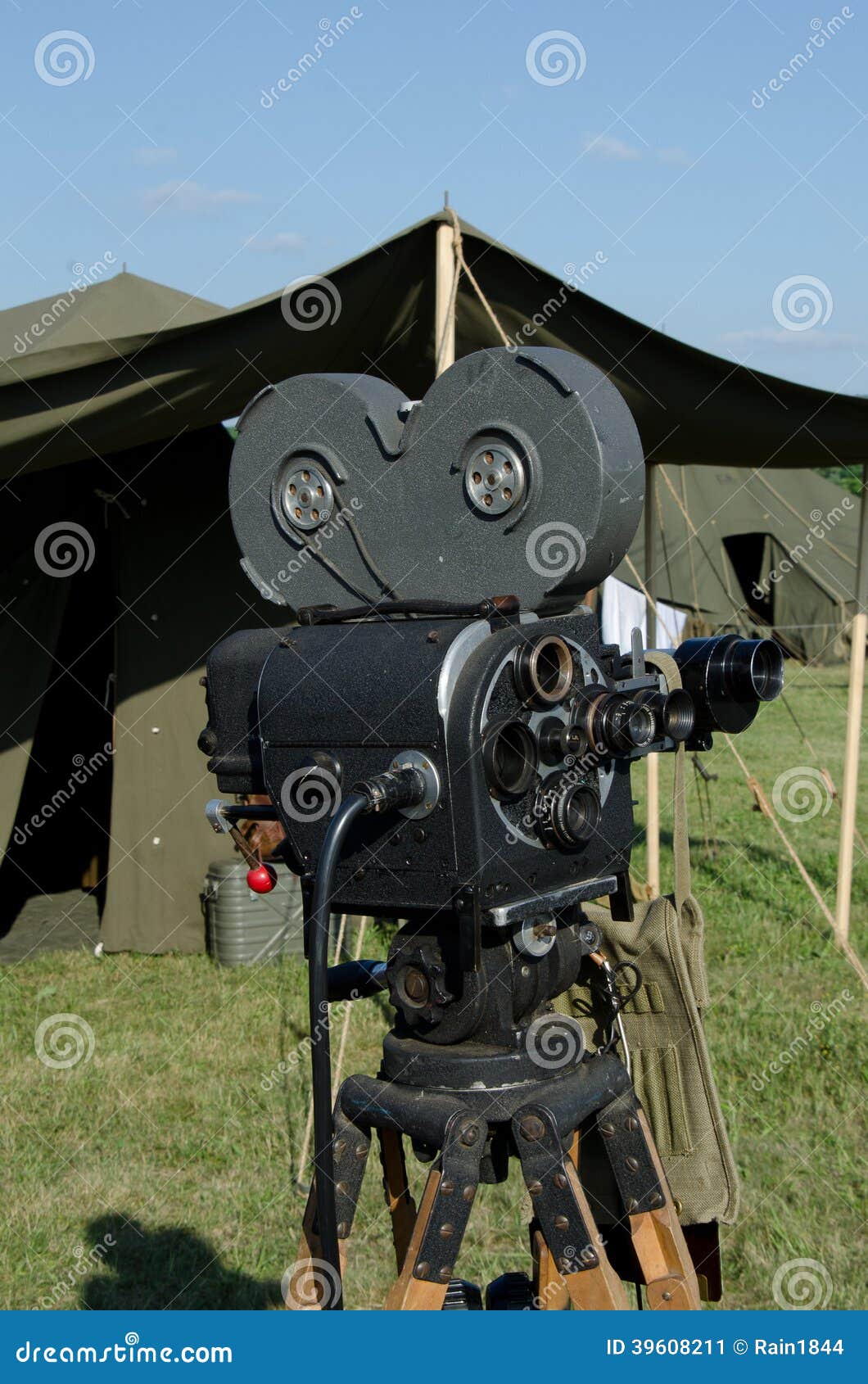 Filmcamera stock afbeelding. Image of retro, film, camera - 39608211