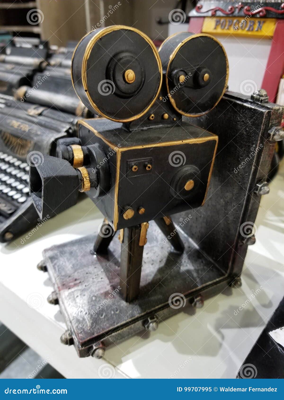 Filmcamera stock afbeelding. Image of camera, hollywood - 99707995