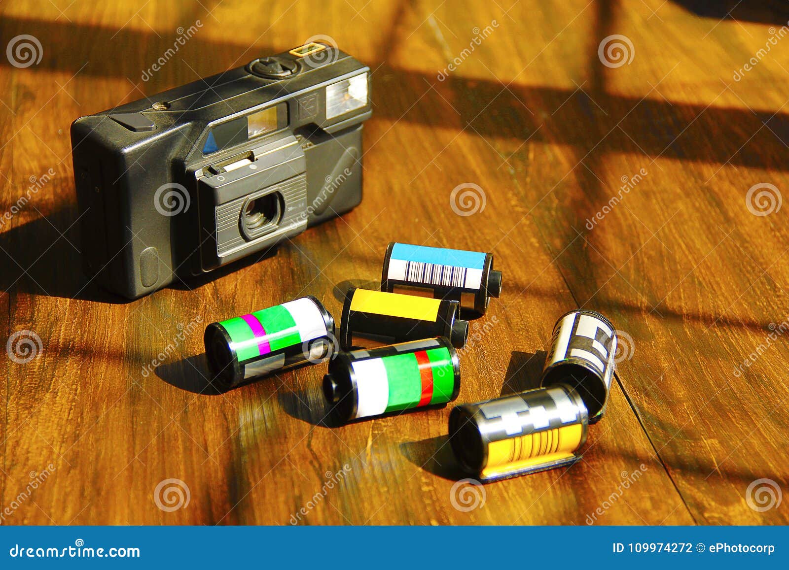 Filmkamera Mit Kamerarollen Stockfoto - Bild von leerzeichen, foto ...