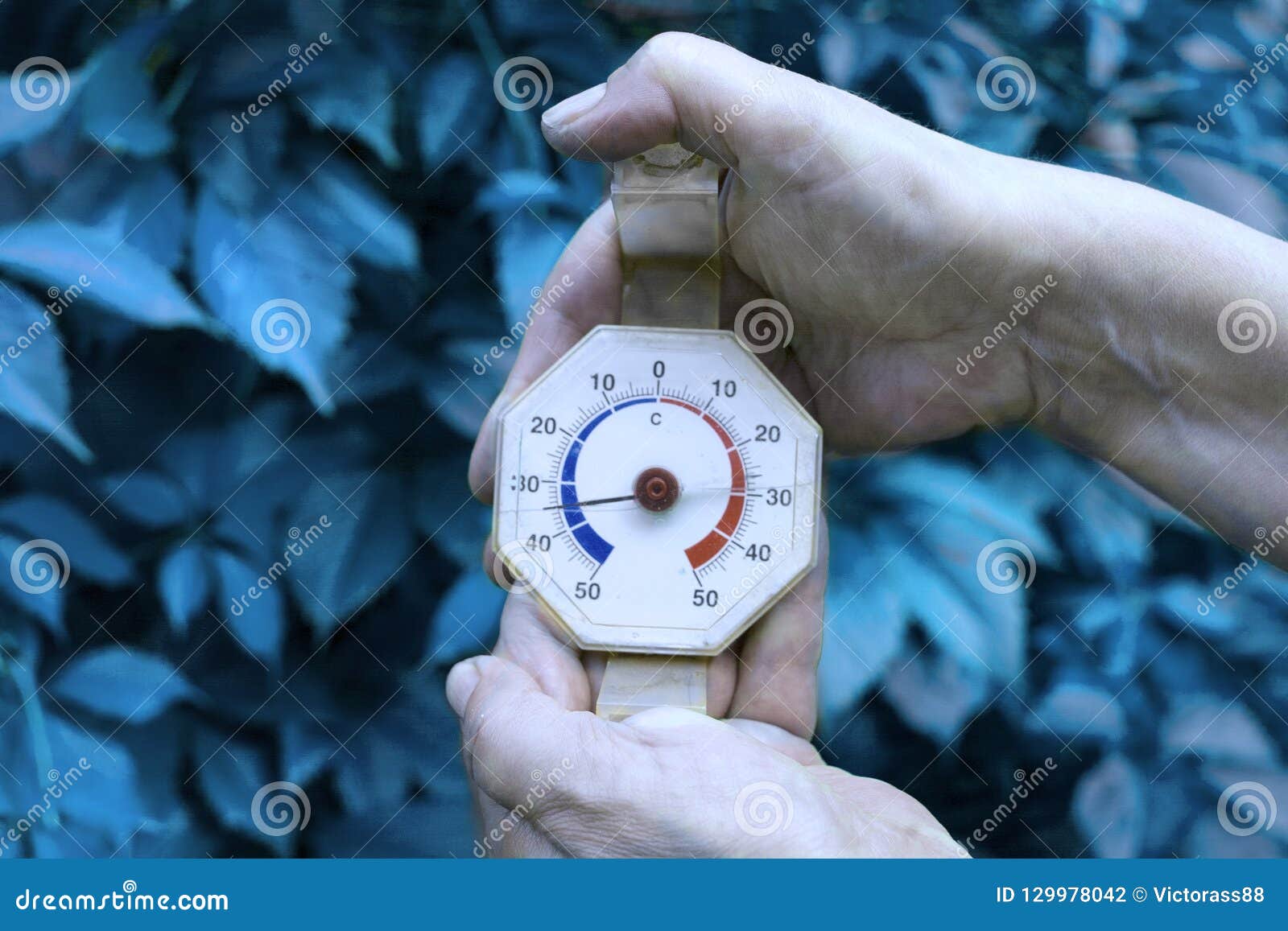 Gauge Indicating Below Zero Stock Photo - Image of blue, scale: 129978042
