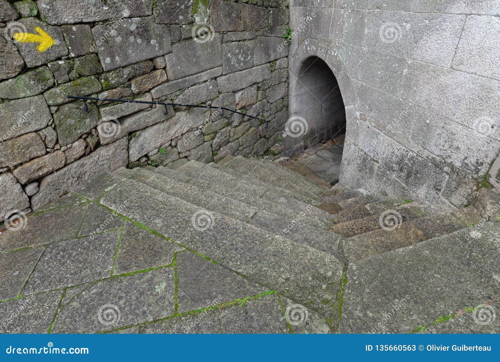 Filtran Los Pasos Que Llevan Con Tiui Imagen de archivo - Imagen de ...