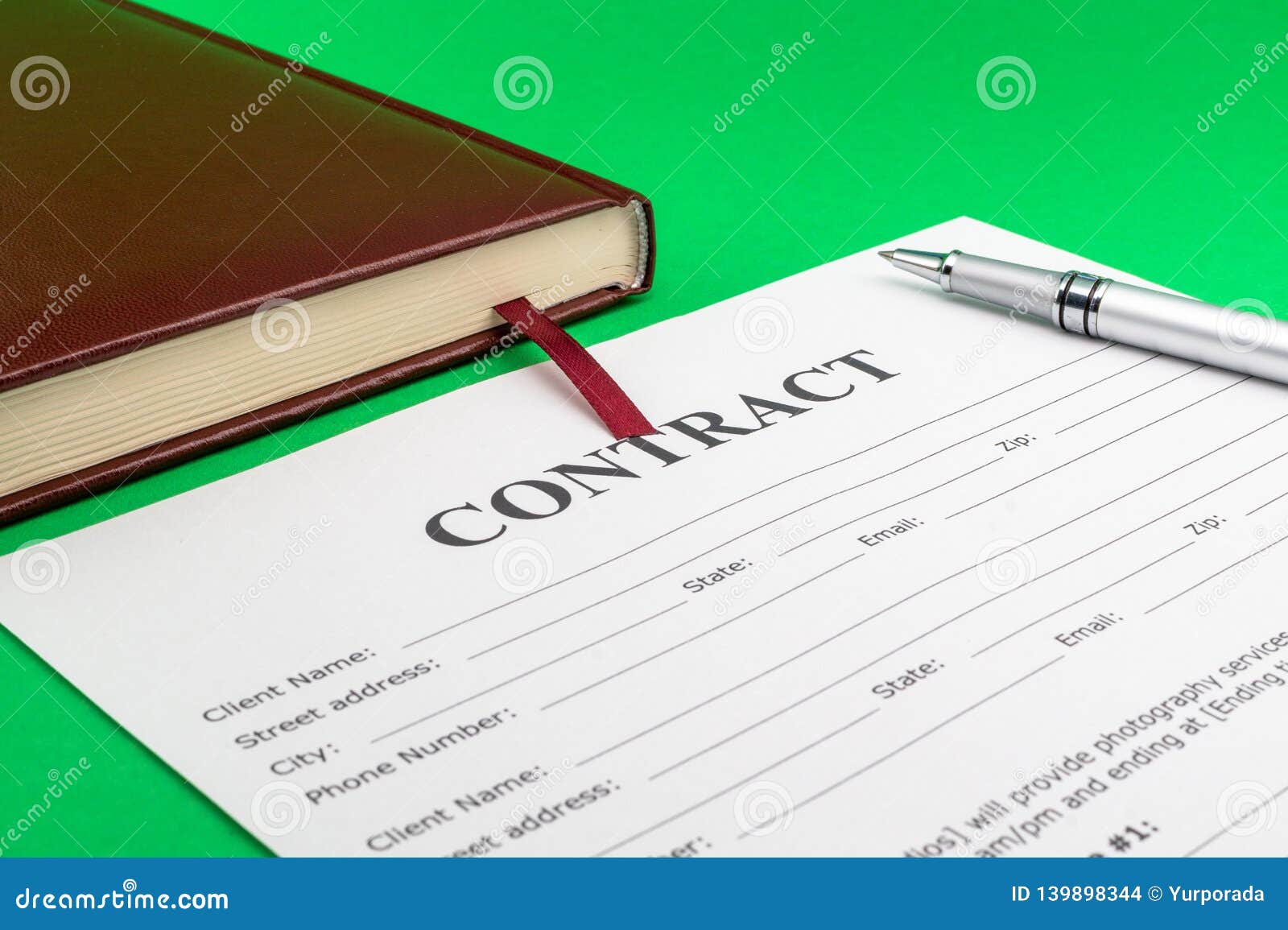 Fin De Contrat De Document Et Stylo Photo stock - Image du lecture ...