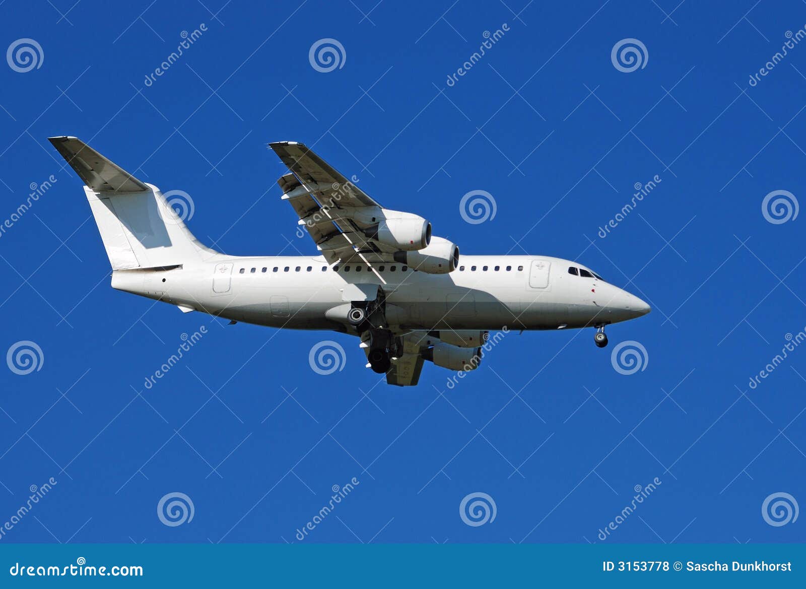 Final approach stock photo. Image of blue, airline, kerosene - 3153778