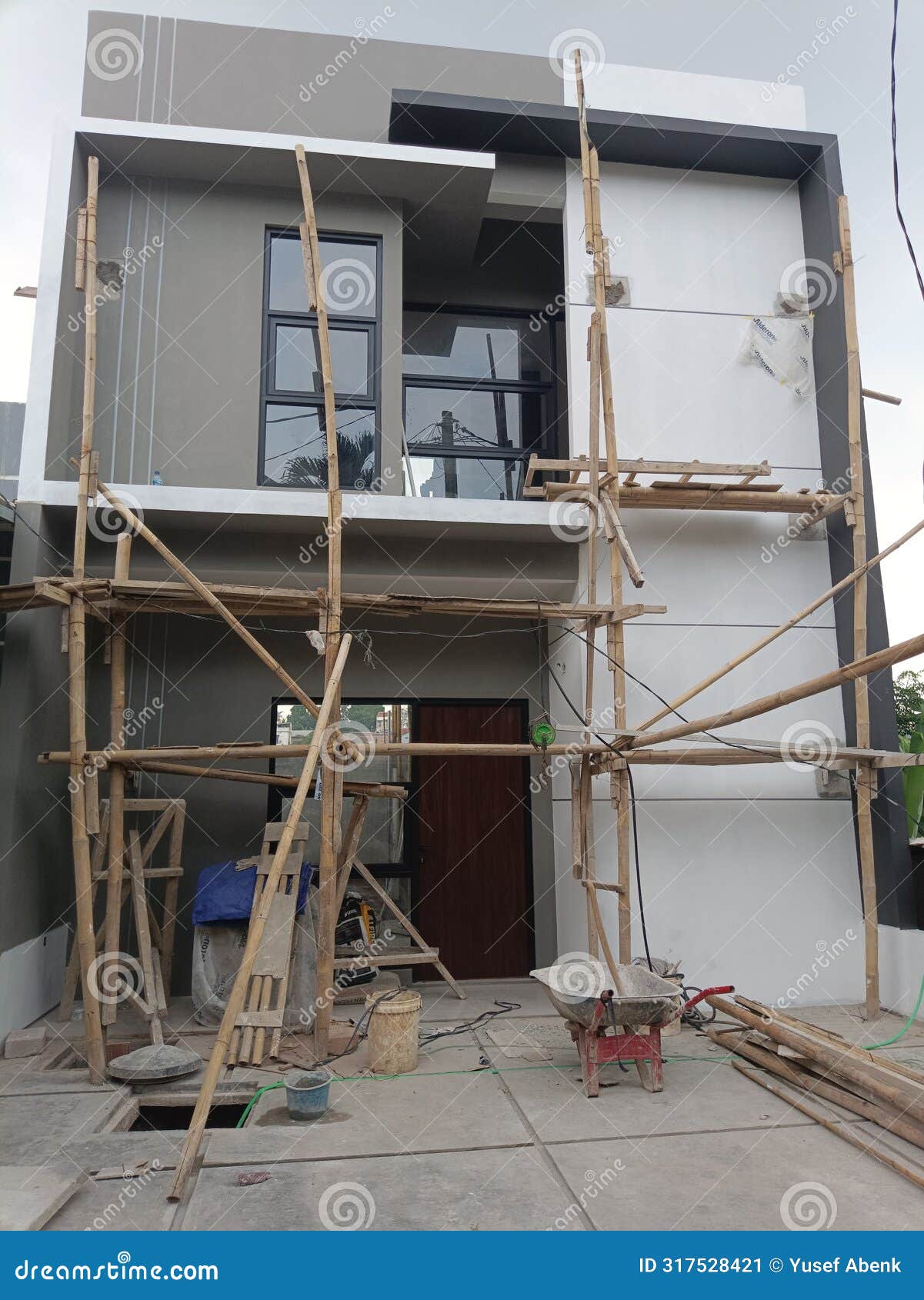 Final Stage Minimalist House Construction Stock Image - Image of stage ...