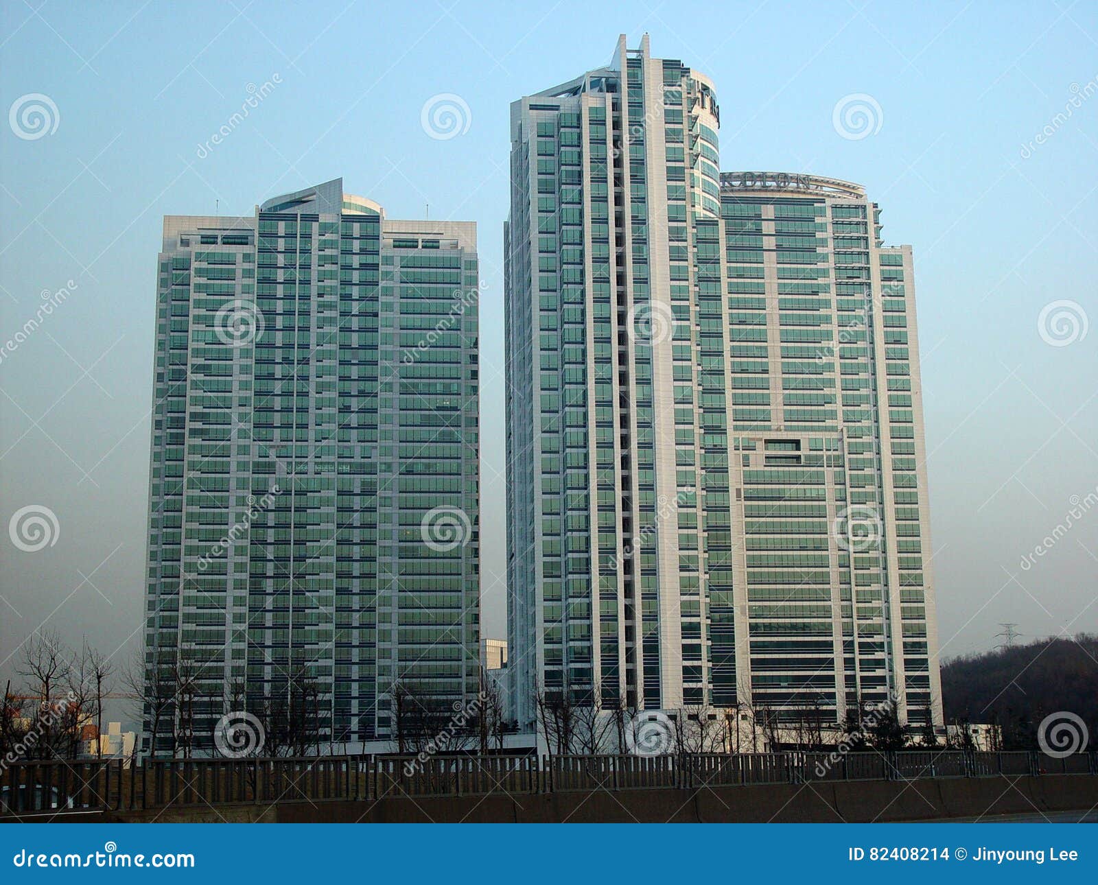 Financial Building editorial stock image. Image of building - 82408214