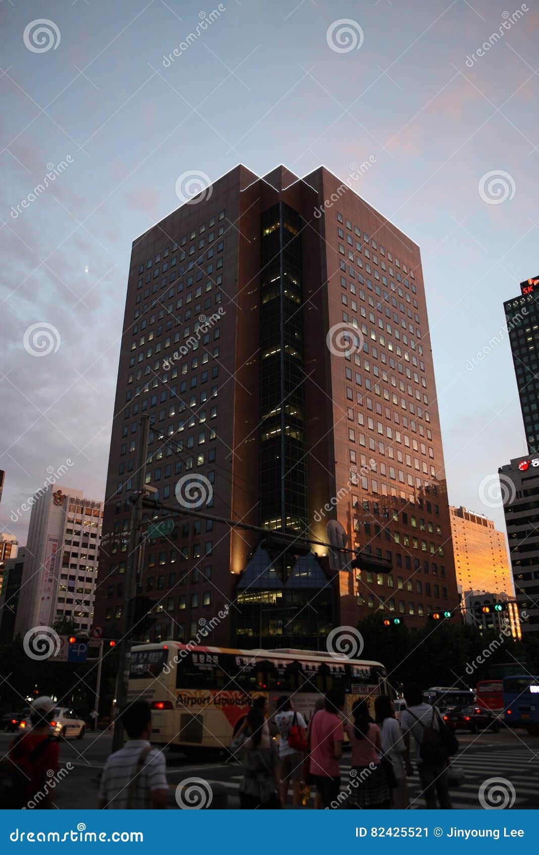 Financial Building editorial photo. Image of asia, public - 82425521