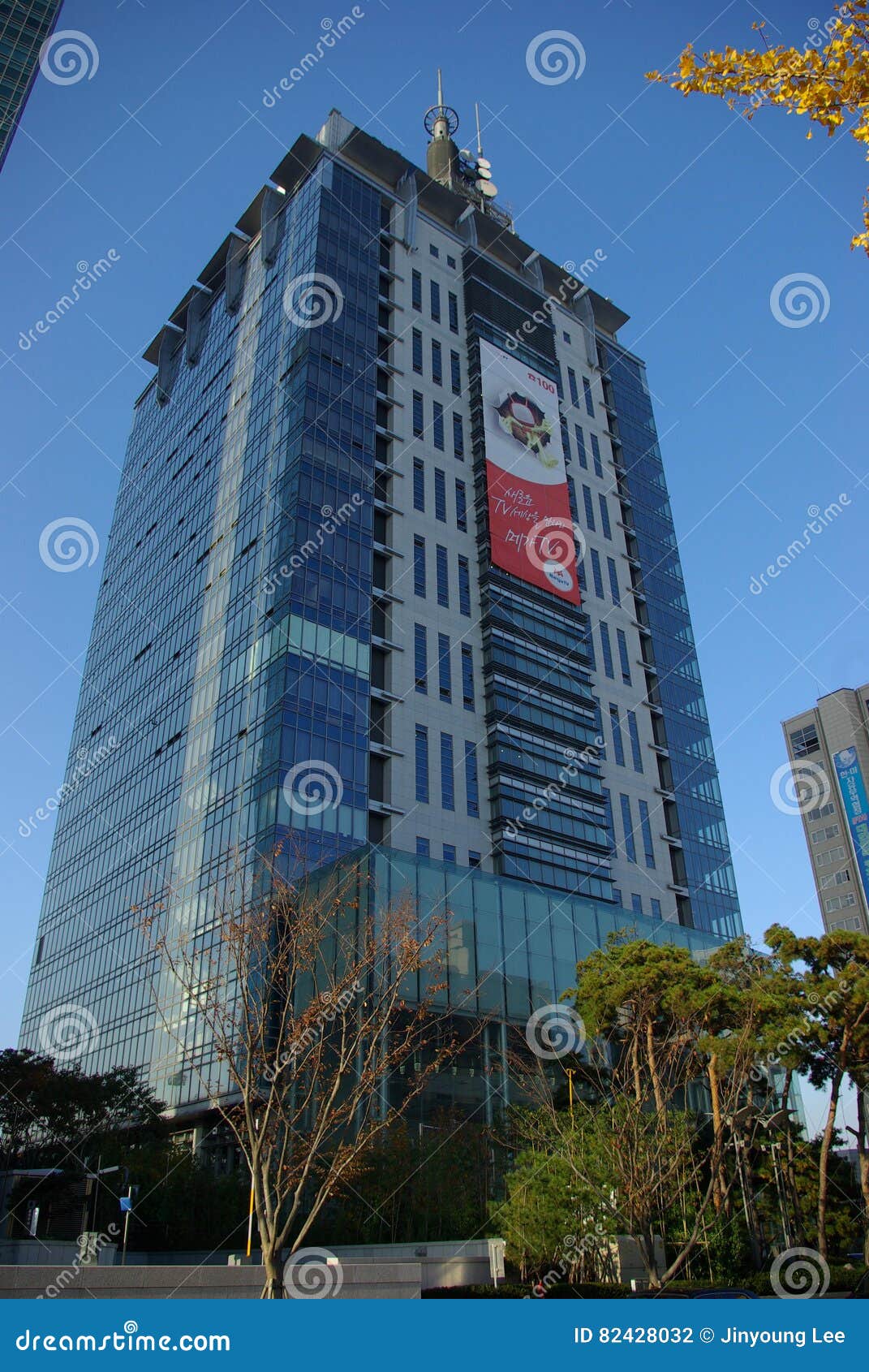 Financial Building editorial photography. Image of window - 82428032