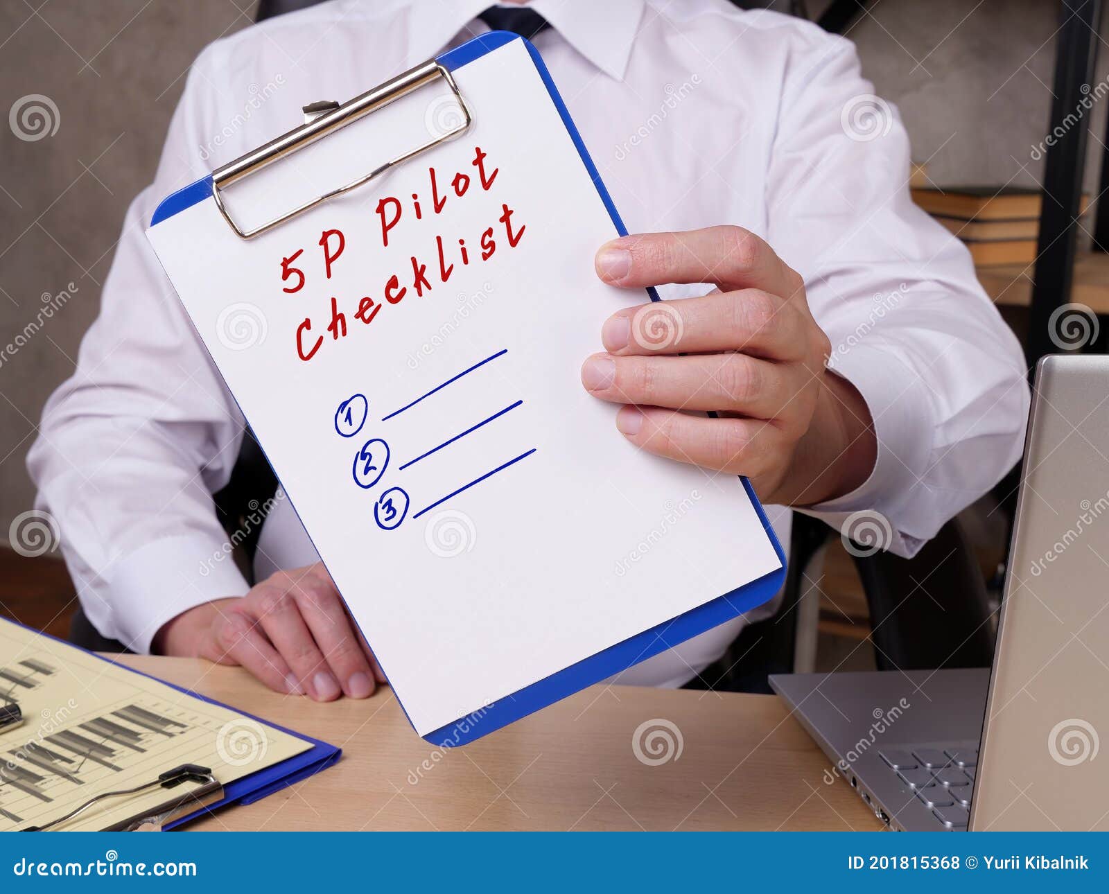 Financial Concept about 5P Pilot Checklist with Inscription on the ...