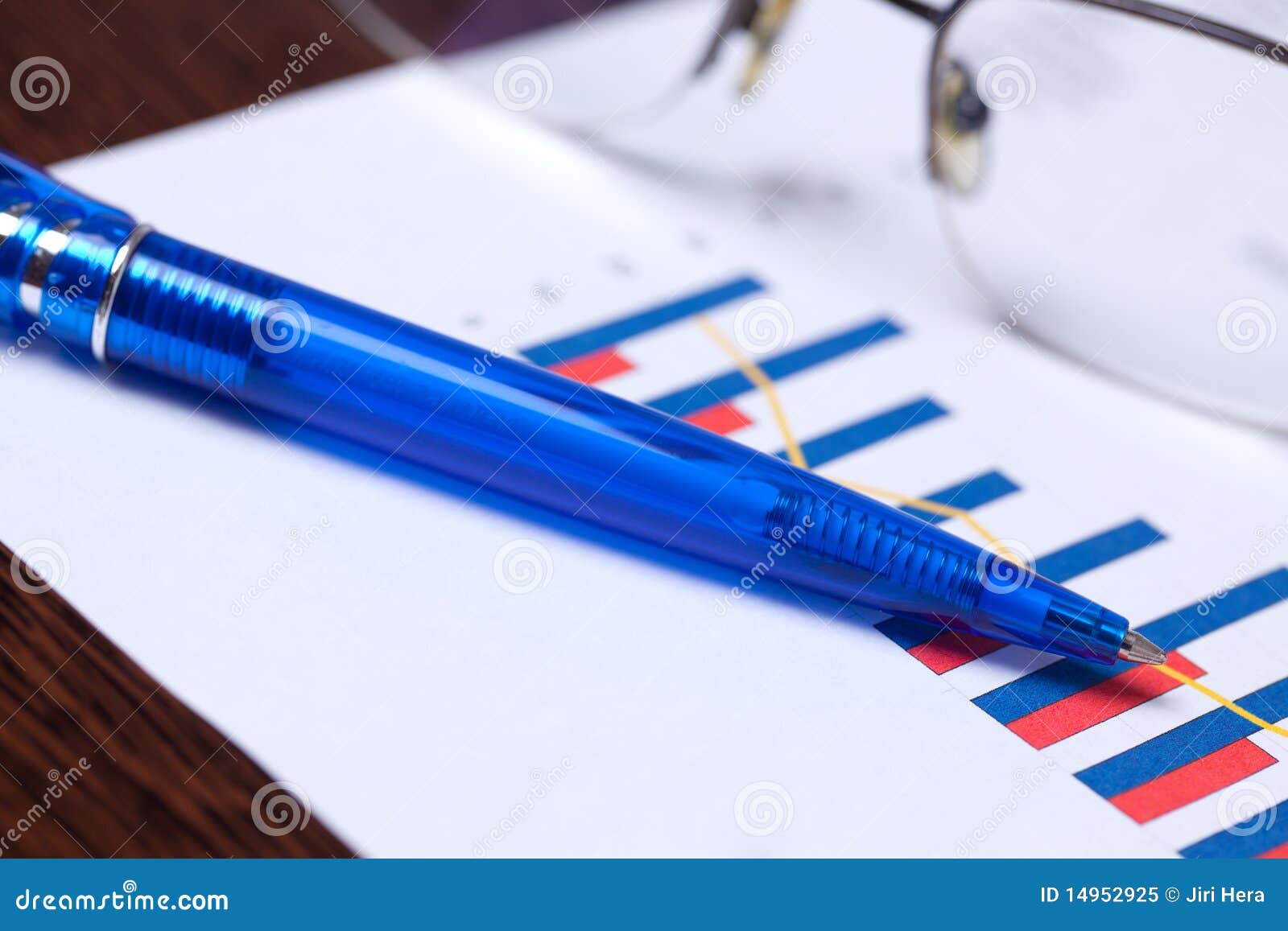 Financial graph and pen stock image. Image of cash, investment - 14952925