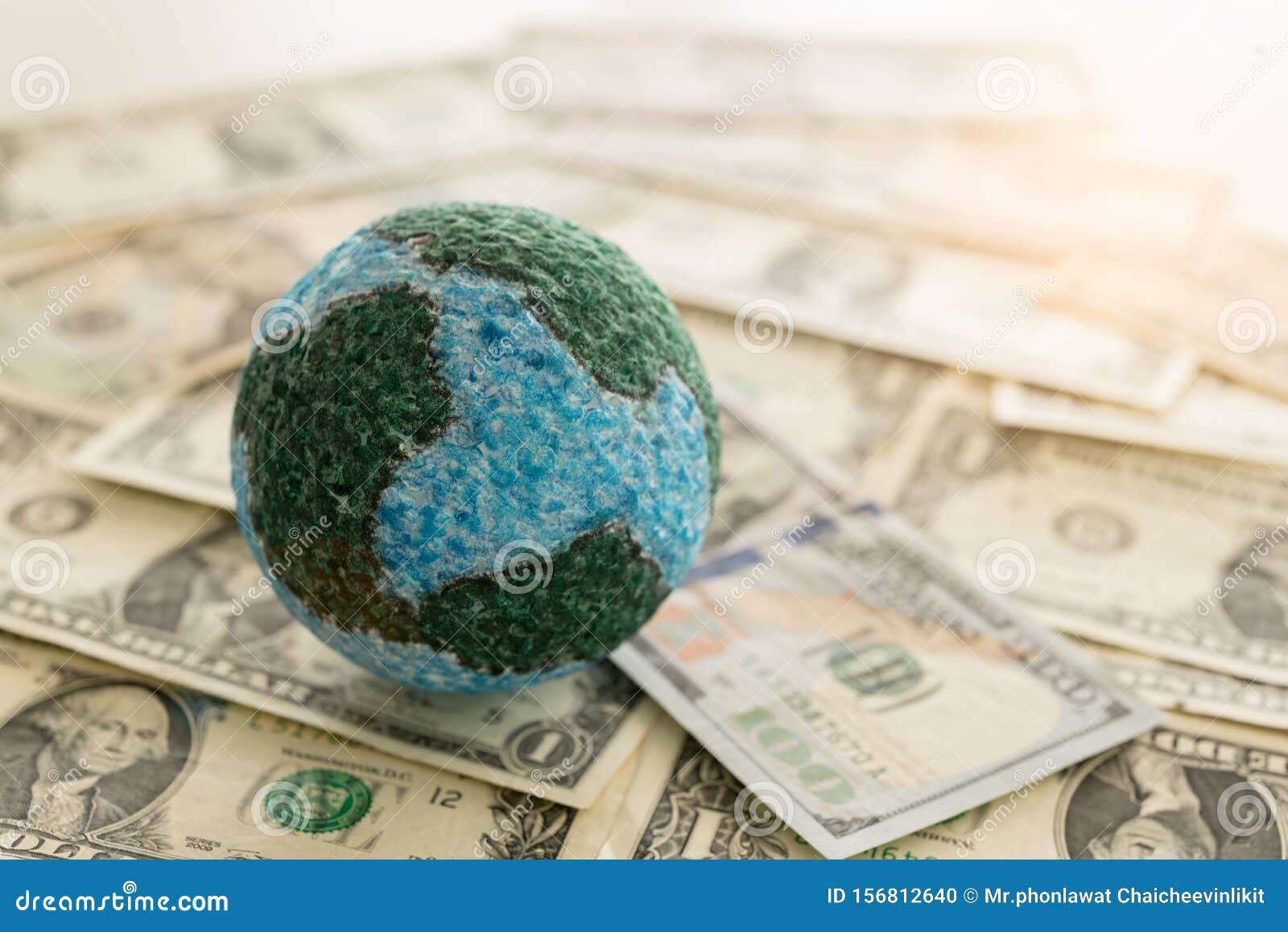 Finanzas mundiales foto de archivo. Imagen de servicio - 156812640