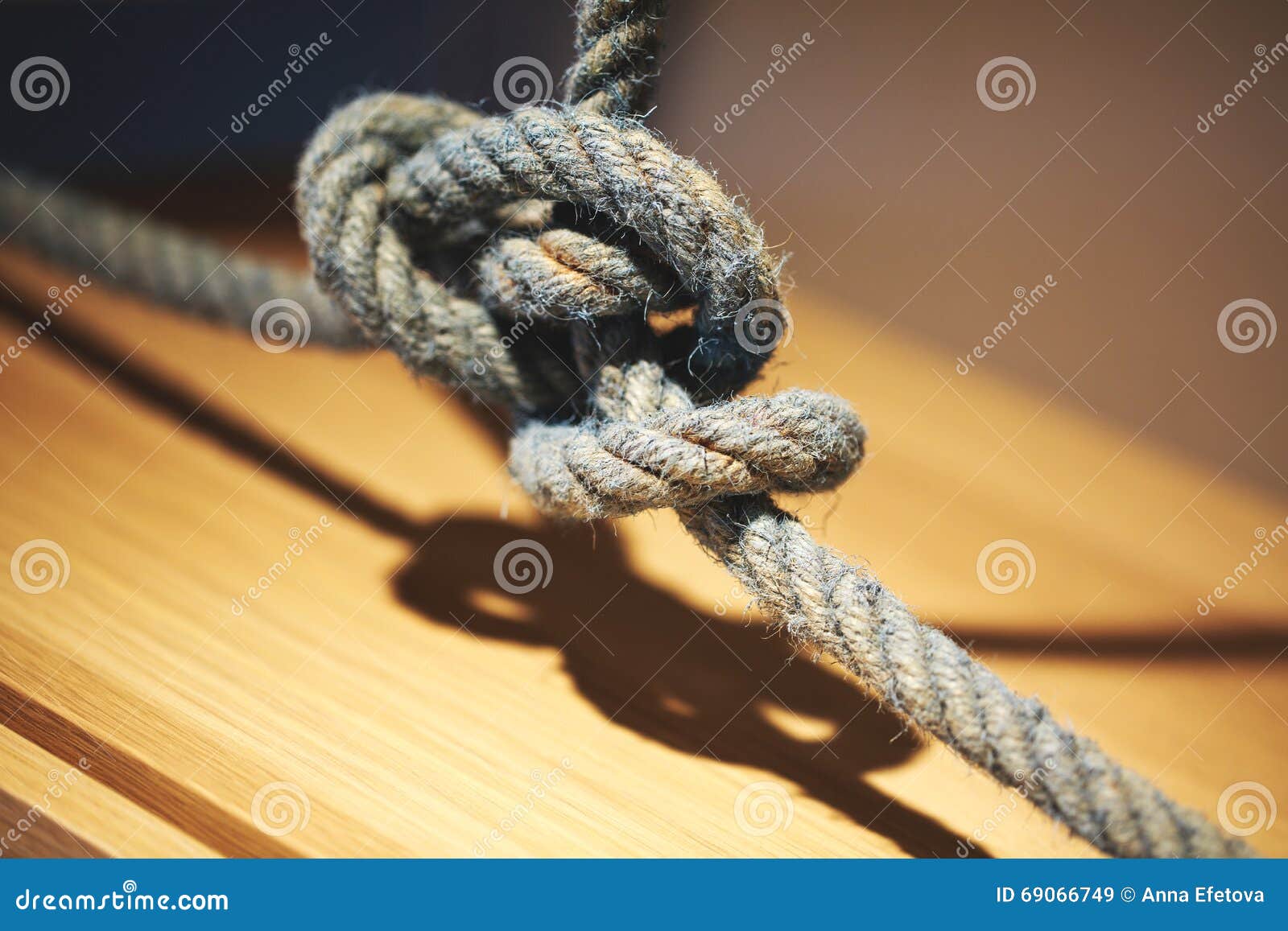 Fine Aggrovigliata Della Corda Su Immagine Stock - Immagine di ...