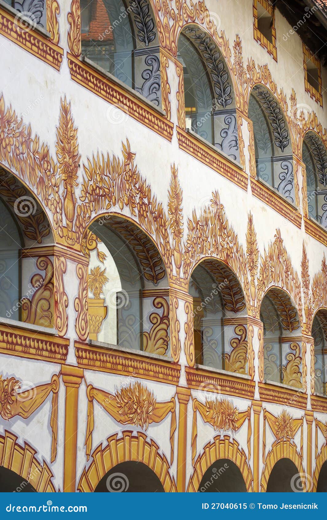 Finestre Decorate Del Castello Immagine Stock - Immagine di ...