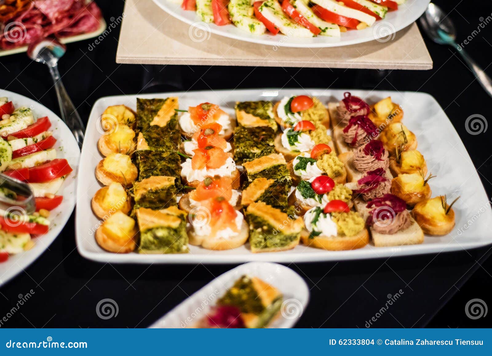 Fingerfood, Buffet stockfoto. Bild von tomate, salate - 62333804