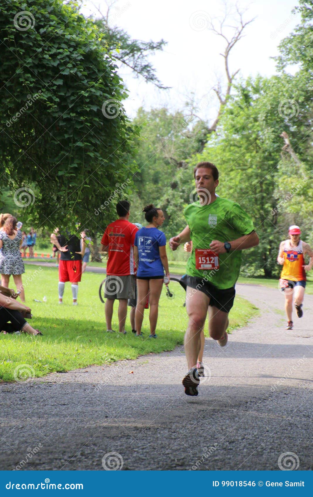 Finishing the race. editorial photo. Image of finishing - 99018546