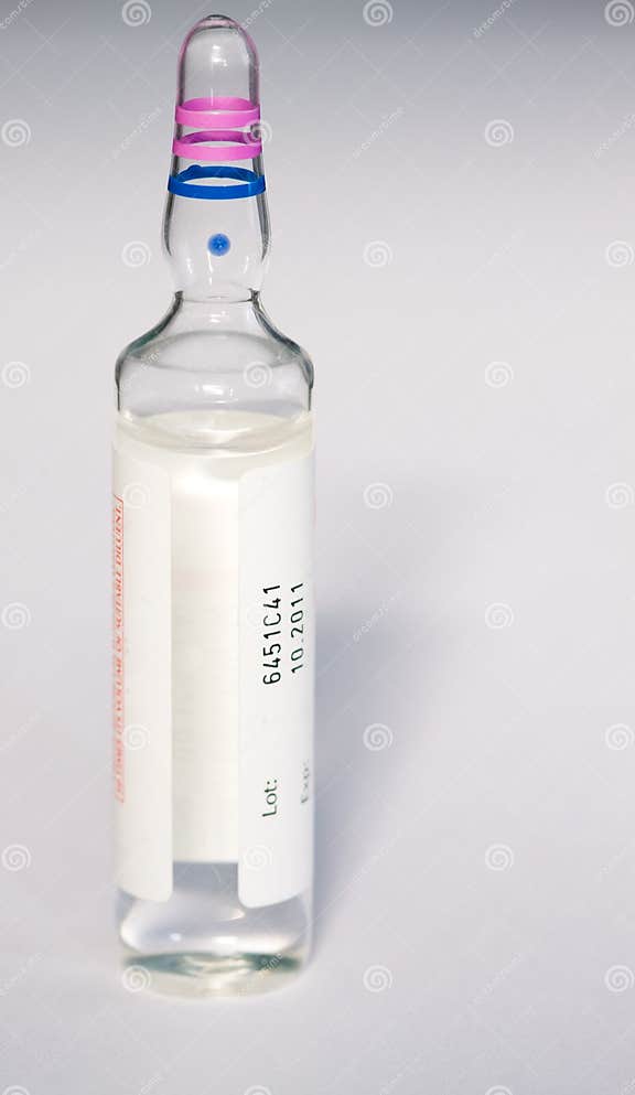 Fiole d'injection photo stock. Image du injection, drogue - 9950918