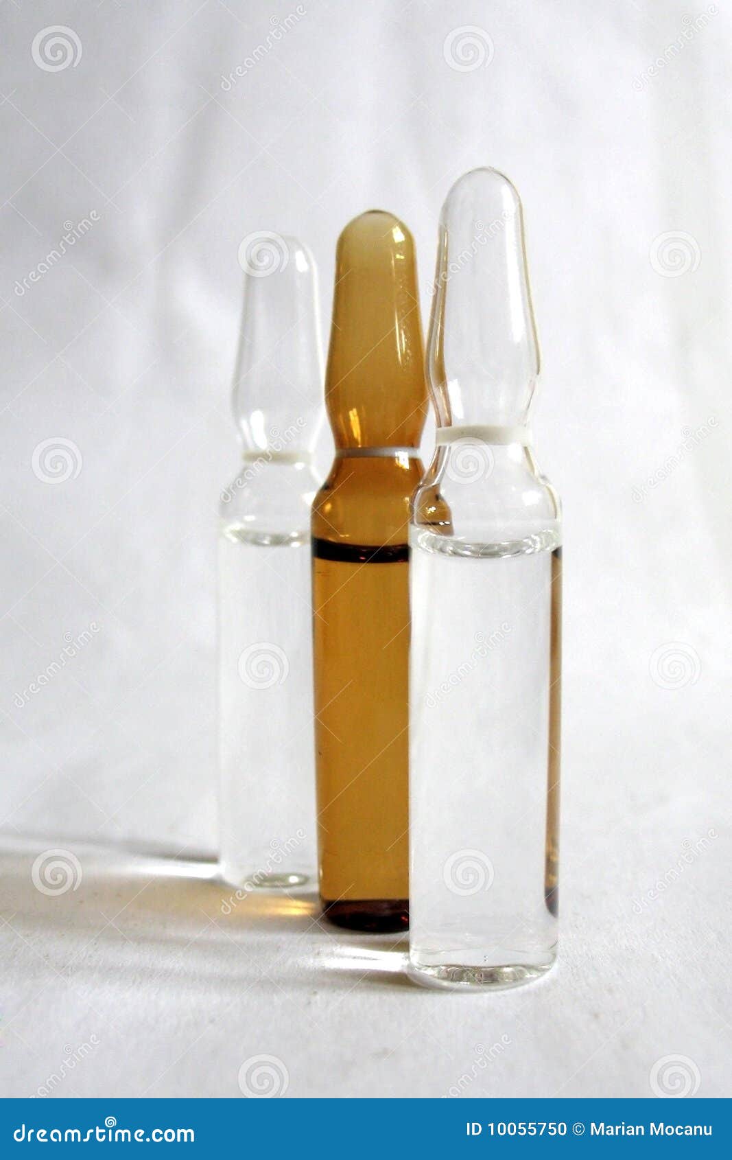 Fioles Photos Stock - Téléchargez 6,392 Photos libres de droits