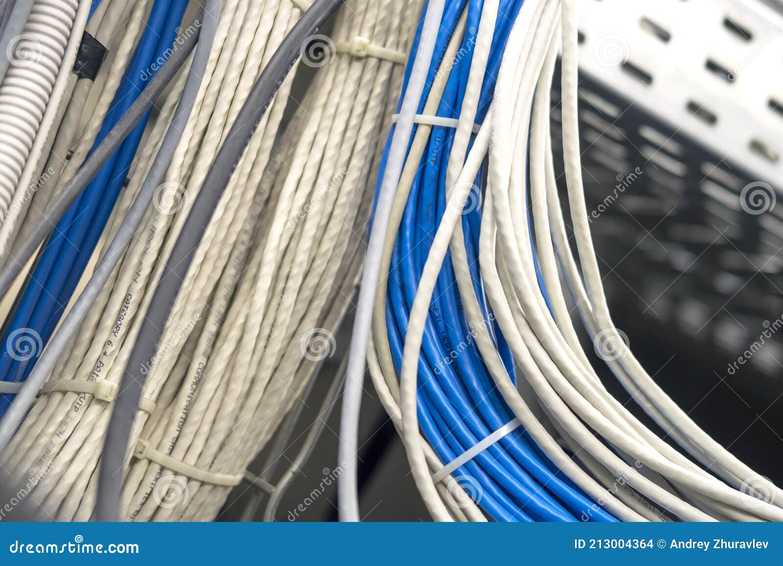 Fios De Rede Para LAN De Rede Local E Fechamento De Internet Foto de ...