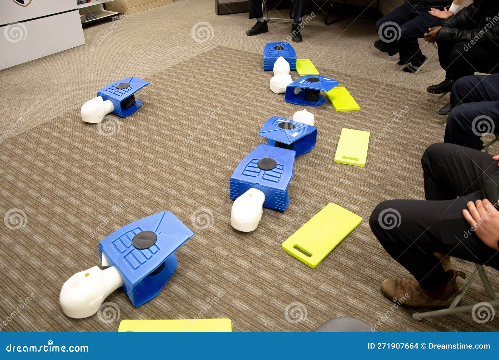 Security Guards are Learning How To Use Fire Alarm Panel and How To Do ...