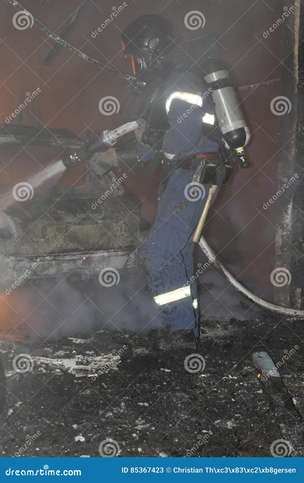 Fire auto repair shop editorial stock photo. Image of water - 85367423